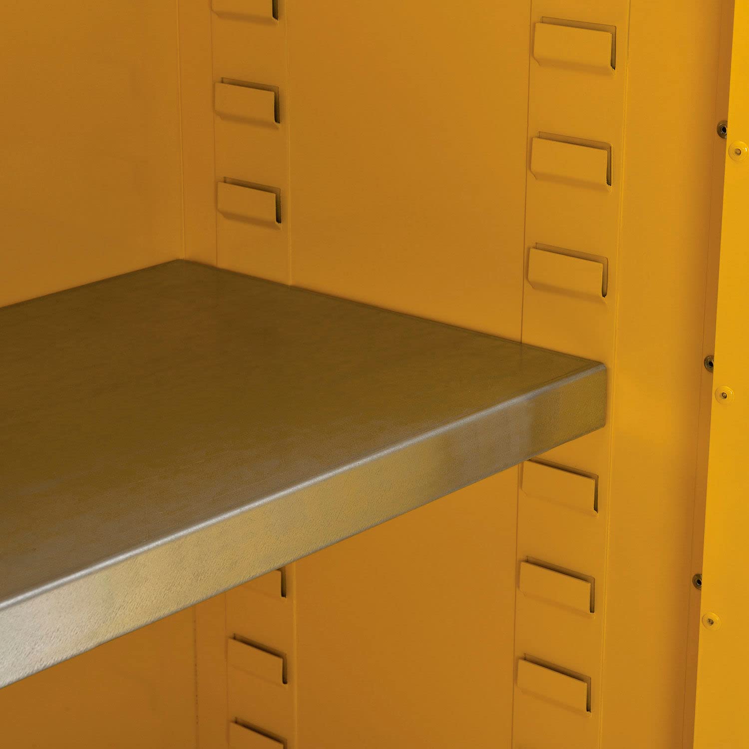 Global Industrial Flammable Cabinet, Self Close Single Door, 16 Gallon, 23"Wx18"Dx44"H