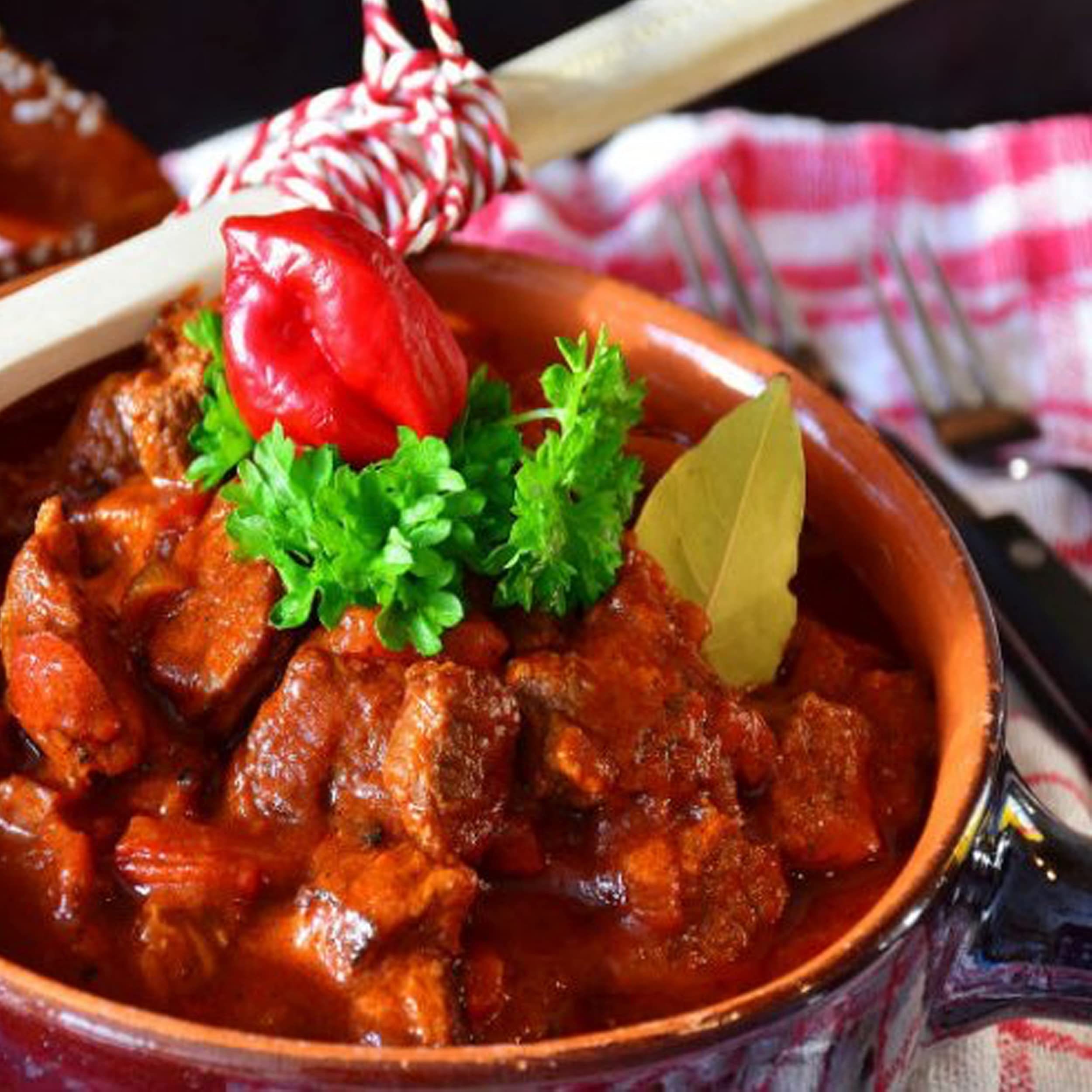 El Gallo Giro Asado de Puerco (7.8 oz) - Seasoned Pork Chunks with Chili Sauce - Heat and Serve - No Preservatives - Keto Friendly