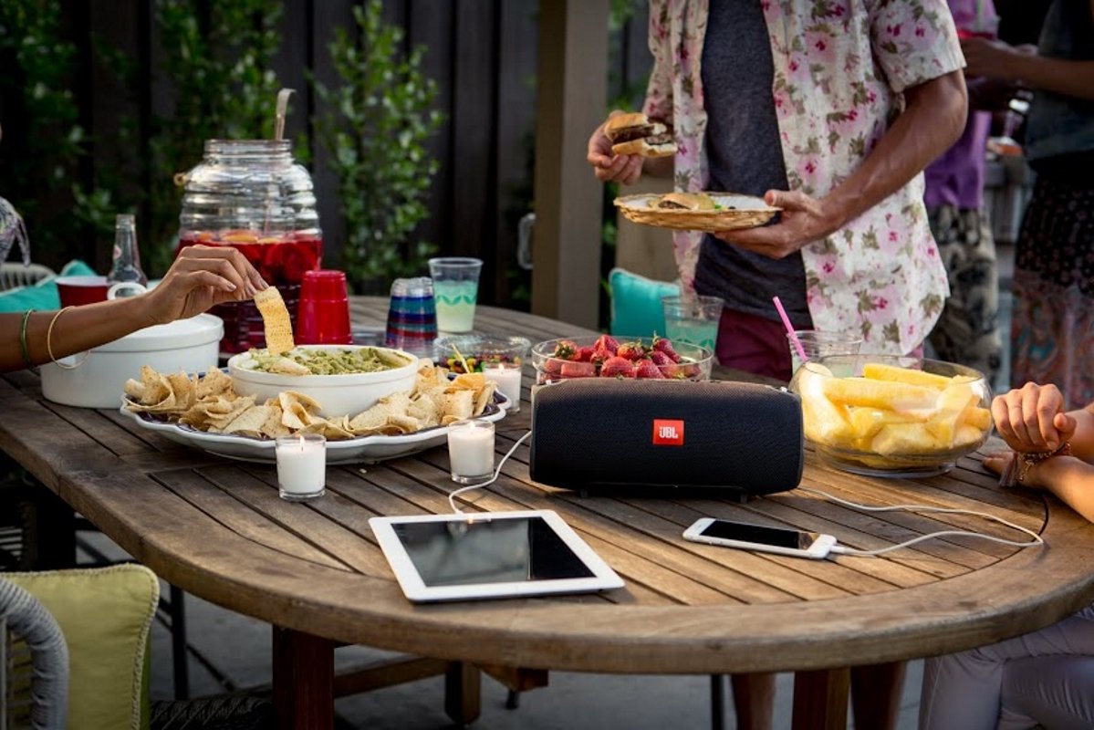JBL Xtreme Portable Wireless Bluetooth Speaker (Black)
