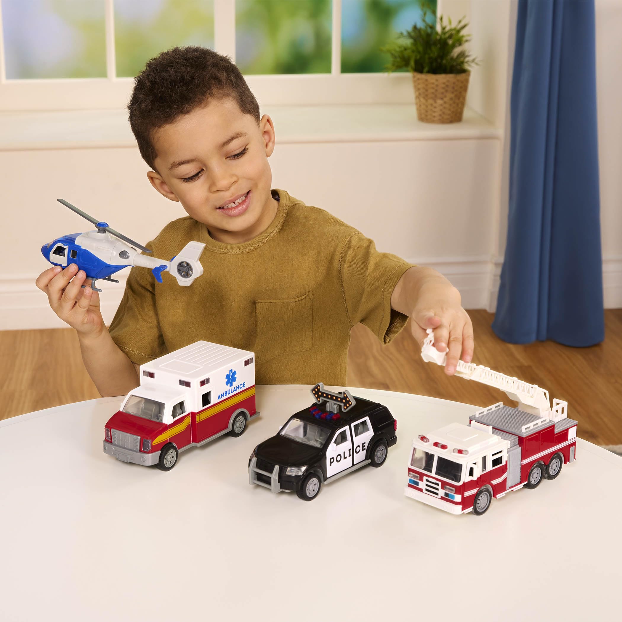 Driven by Battat β 1:24 Scale Fire Truck β Small Toy Truck with Lights, Sounds & More for Boys & Girls Age 3+