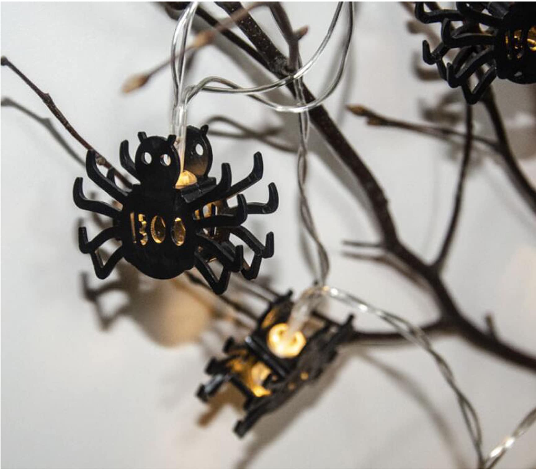 Halloween Spider String Lights, 9.8ft Hanging Halloween String Lights with 20 Spider Lights for Halloween Party, Spooky Party Decor for Indoor Outdoor Home Garden Yard Christmas Decor- Black Wire