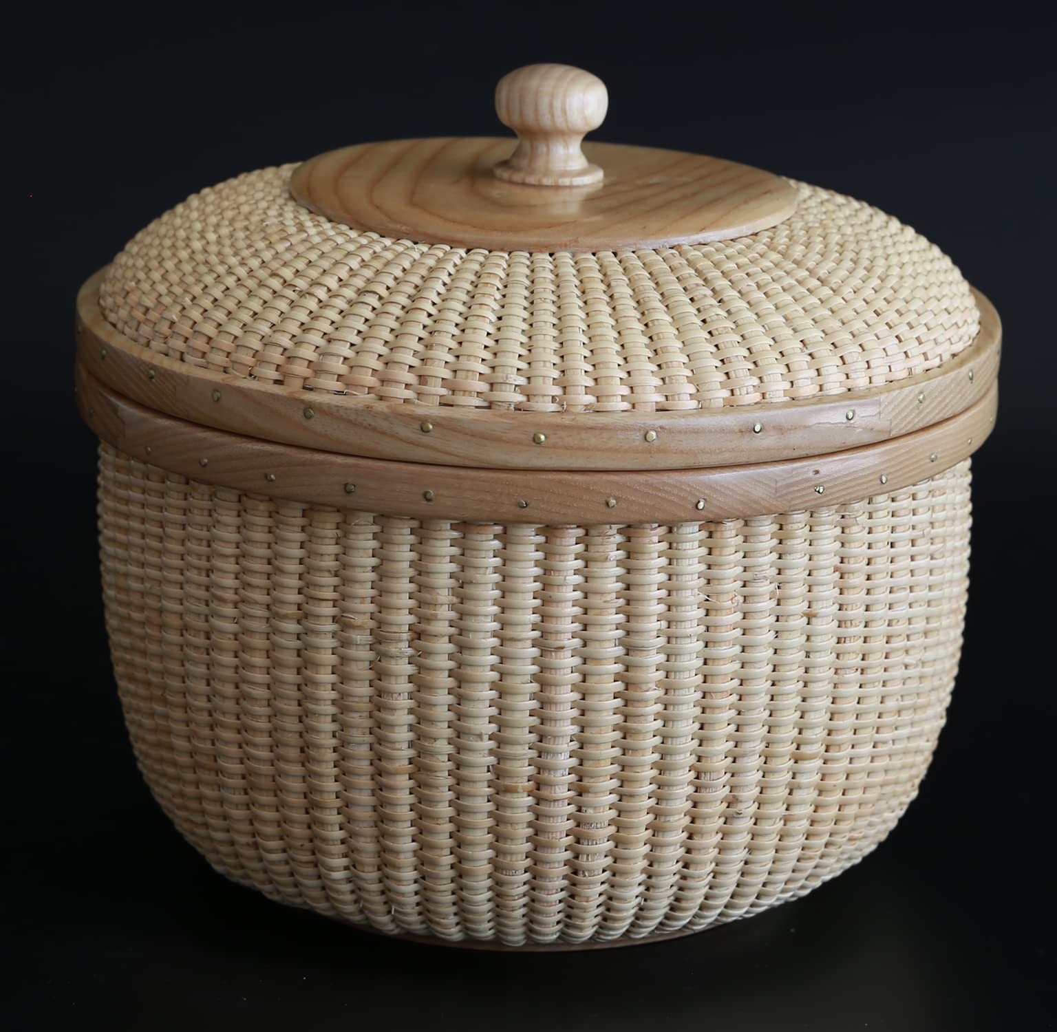 Nantucket Basket Wisteria Woven Natural Material Basket with Lid Storage Basket Round Shape
