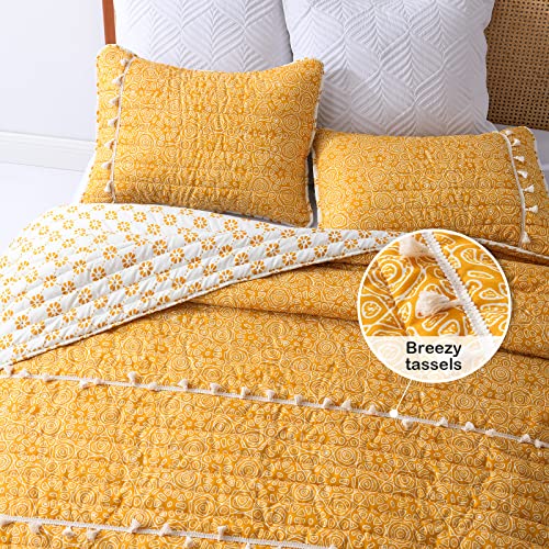 HORIMOTE HOME Boho Style Yellow Queen Quilt Set with Tassle, Soft and Lightweight Bedspread for All Season, Full Size Bed Coverlet with 2 Matching Pillow Shams (3 Pieces)