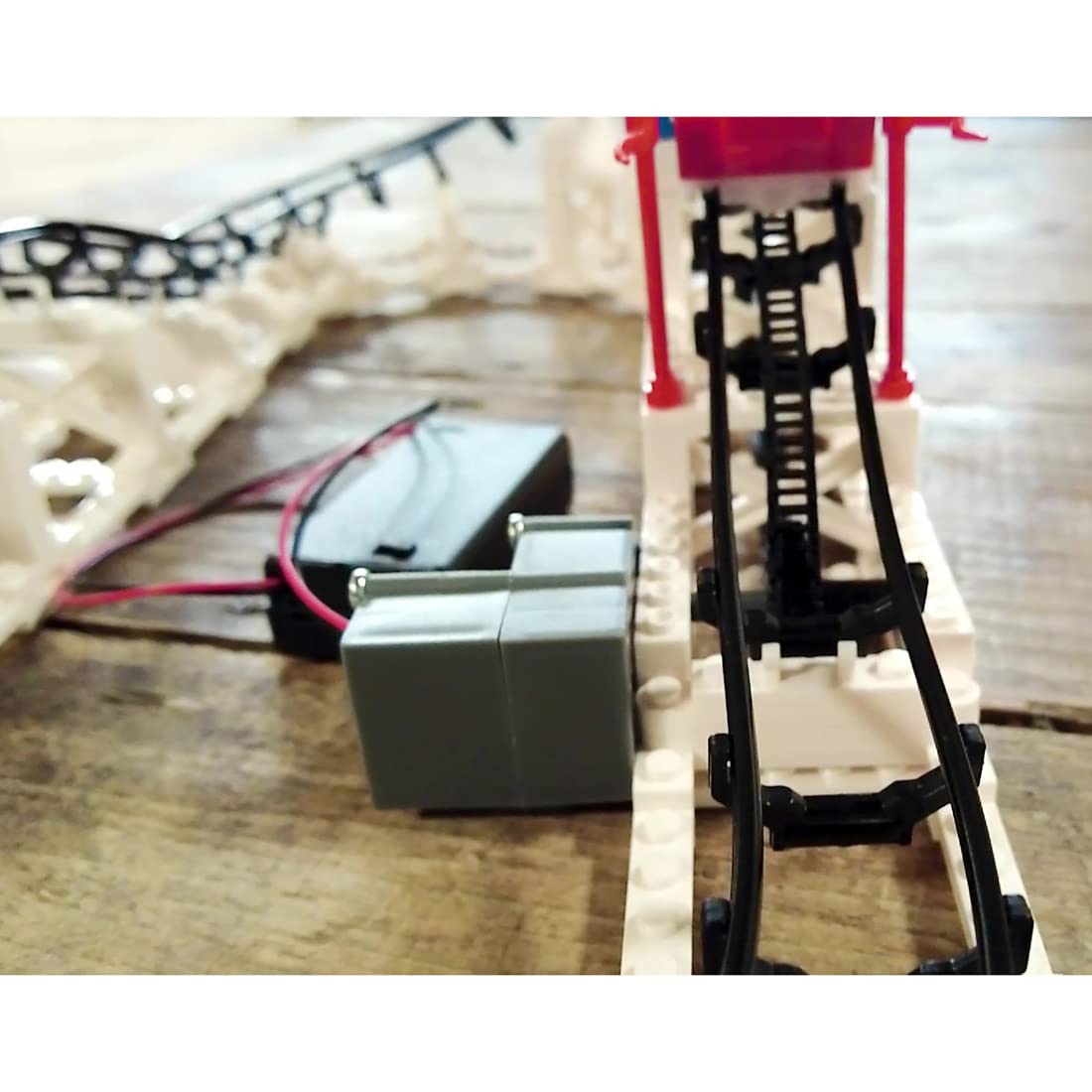 CDX Blocks: Motor and Power Supply - Battery Operated Motor to Automate CDX Roller Coaster Brick Building Sets