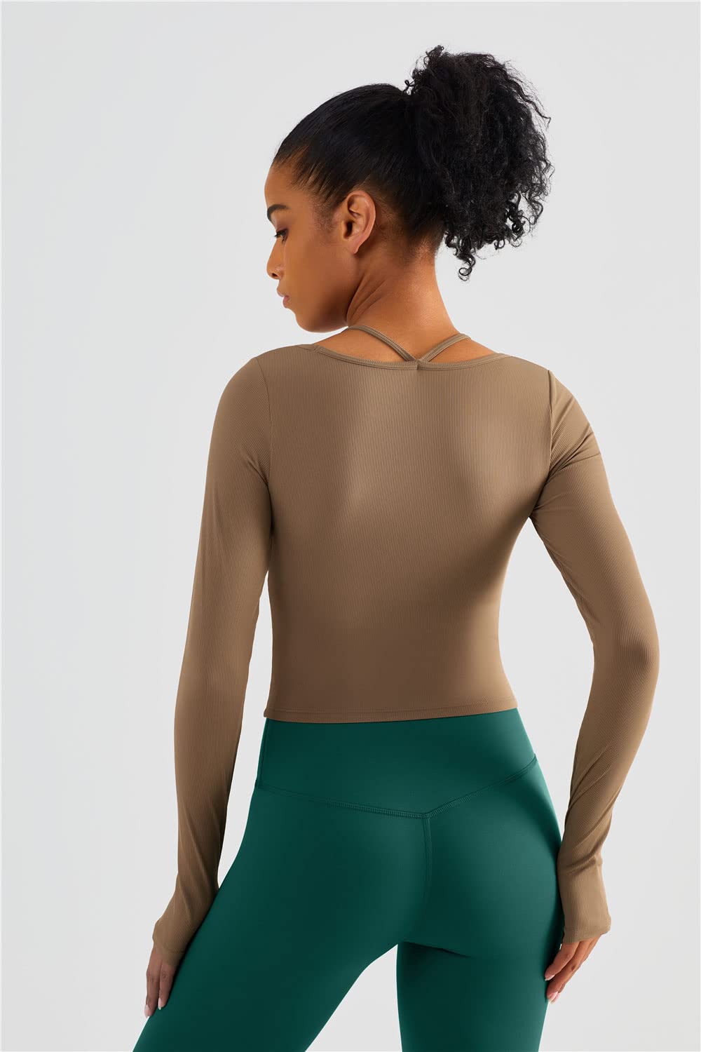 altiland Long Sleeve Workout Shirts for Women with Built in Bra, Fitted Athletic Running Crop Top Ribbed Tee Shirts(Deep Khaki,M)
