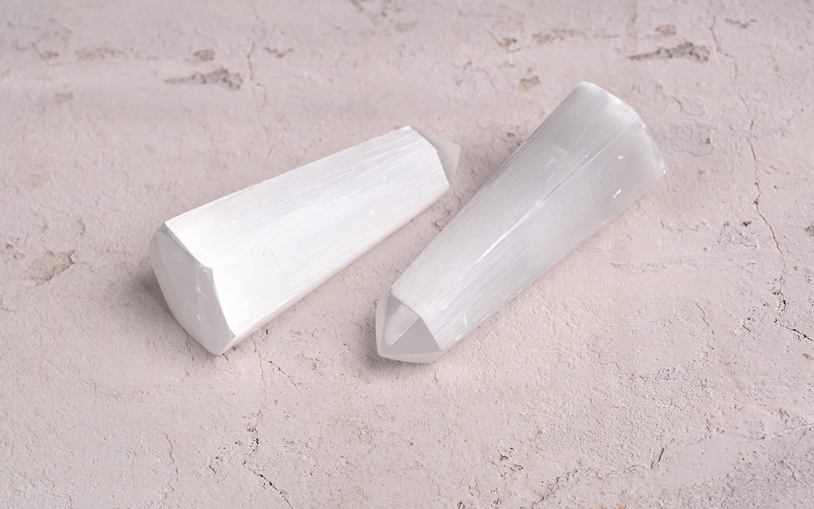 AMOYSTONE 4PCS Selenite Wand 4" Tall Healing Crystal Pyramid Point Wand for Powerful Charging