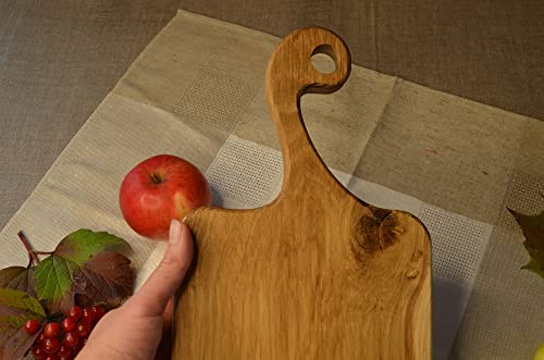 Rectangular wooden cutting board made of solid wood. Size: total length - 13.38 inches, width - 6.29 inches, thickness - 0.78 inches. The handle length is 4.72 inches.