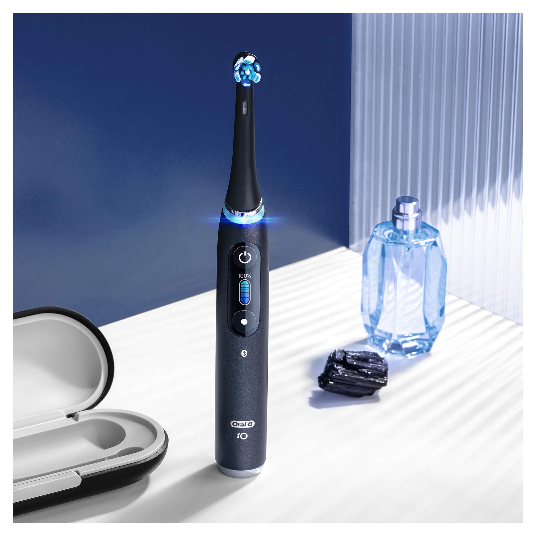 Oral-B iO Ultimate Clean Electric Toothbrush Head, Twisted & Angled Bristles for Deeper Plaque Removal, Pack of 2 Toothbrush Heads, Black