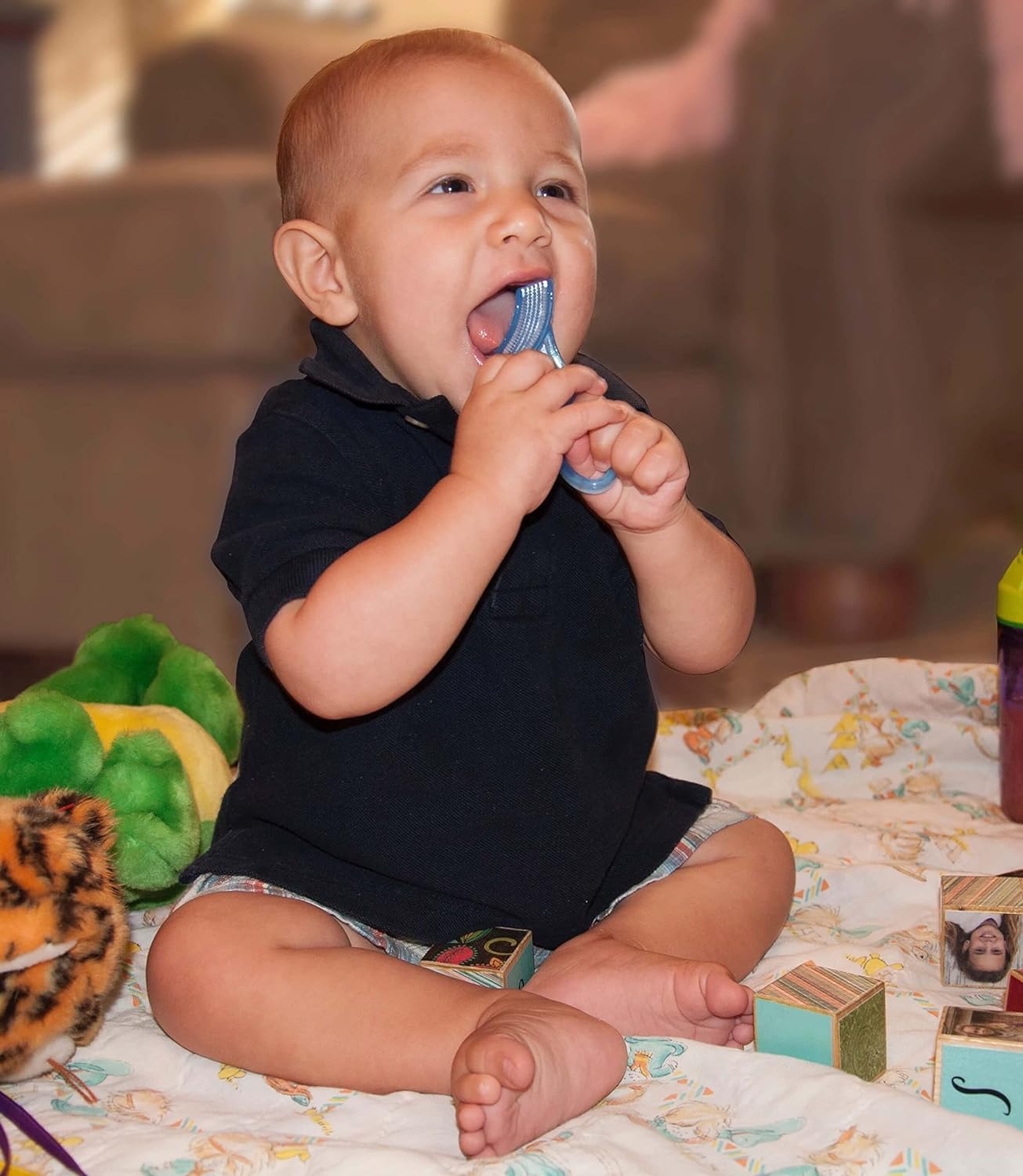 Brilliant Oral Care Baby’s First Toothbrush, Smooth Silicone Bristles Gently Clean Tender Teeth and Gums, with Storage Case, for Ages 4+ Months, Blue, 1 Pack