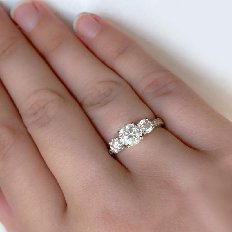 Abbie+Cleo Women's 3 Stone Moissanite Engagement Ring - White Gold Ring for Women - Anillo de Mujer - Moissanite - 10K White Gold(3 Moissanite-Round - size 7)