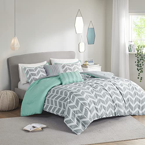 Intelligent Design Cozy Comforter Set Geometric Design Modern All Season Vibrant Color Bedding Set with Matching Sham, Decorative Pillow, Full/Queen, Nadia, Teal 5 Piece