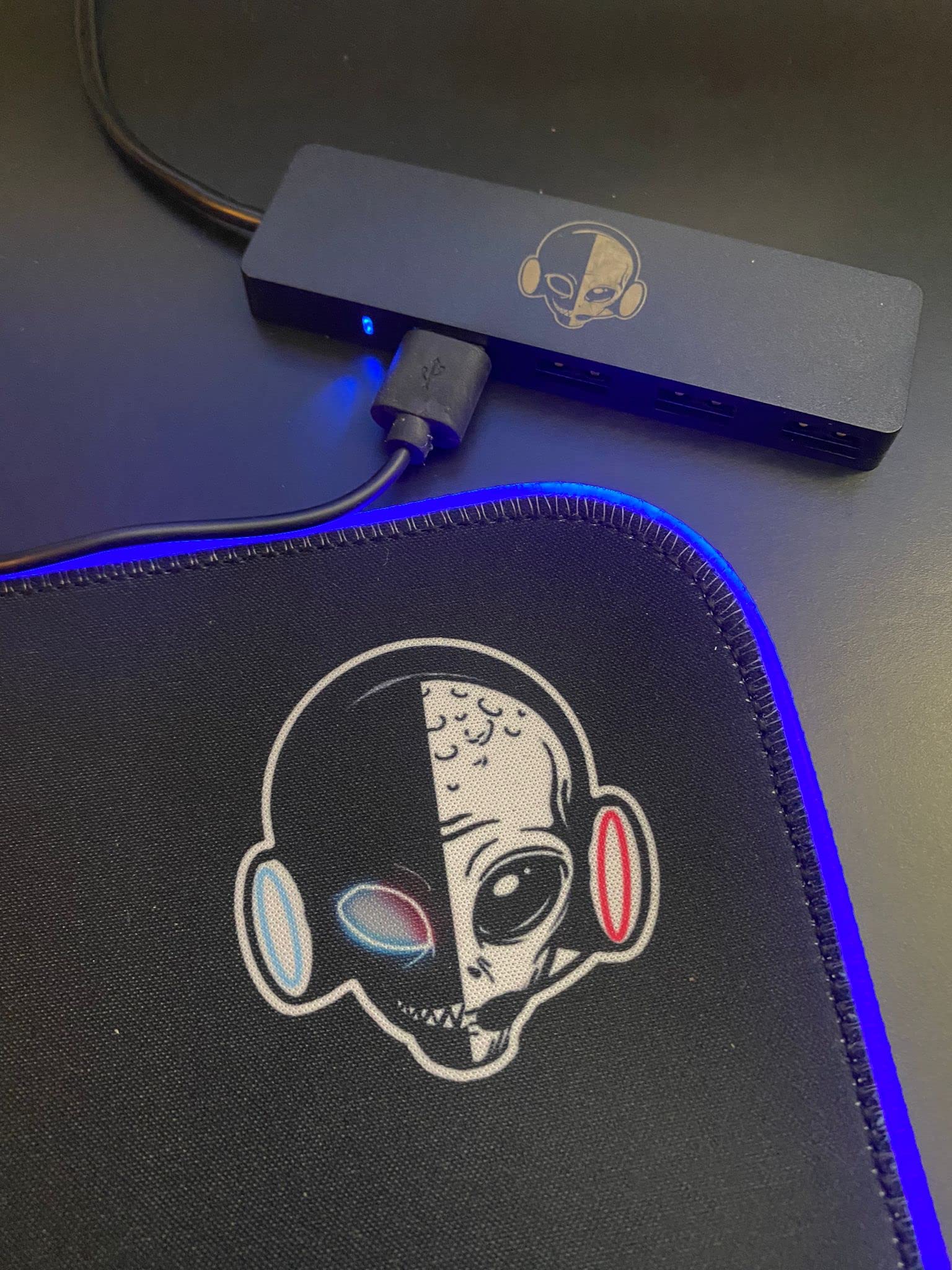 Aliens Tech: 4-Port USB 3.0 Hub, Ultra-Slim for Laptop, PC, Xbox, and More