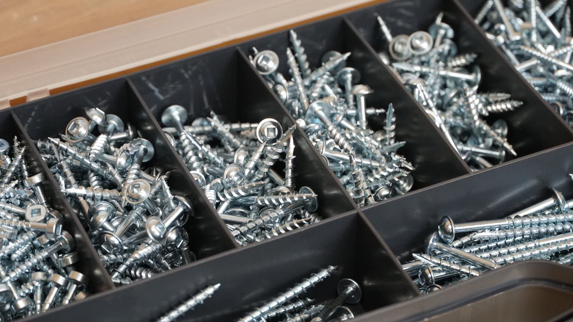 Massca Wood Screws Assortment Kit - Pocket Hole Screws with Plastic Storage Box, 500 Set Screw Assortment Kit Heavy Duty, Fine Thread, Zinc Plated Set Screws for Woodworking, Varying Lengths