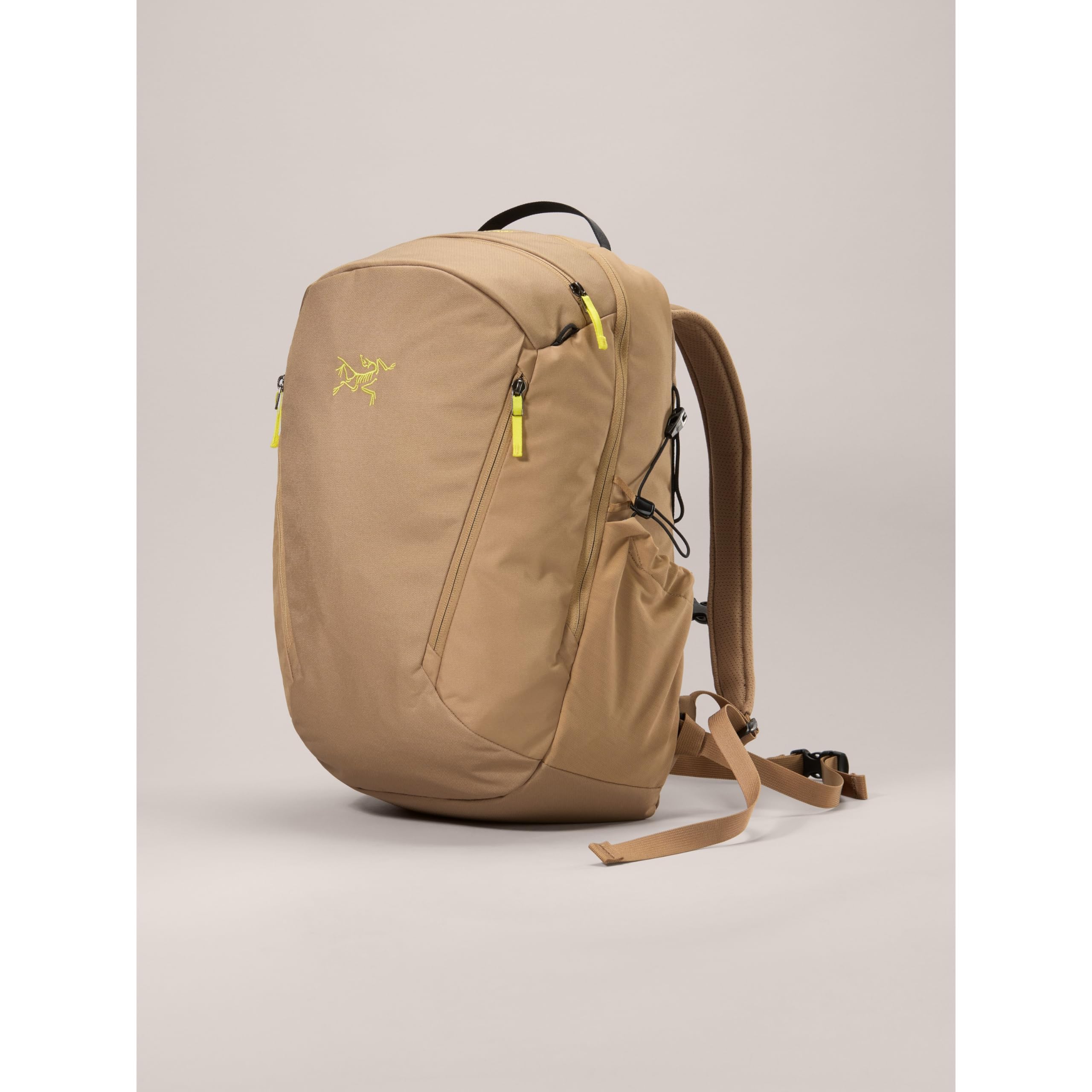 Arc'teryx Mantis 26 Backpack | Highly Versatile 26L Daypack | Smoke Bluff, One Size