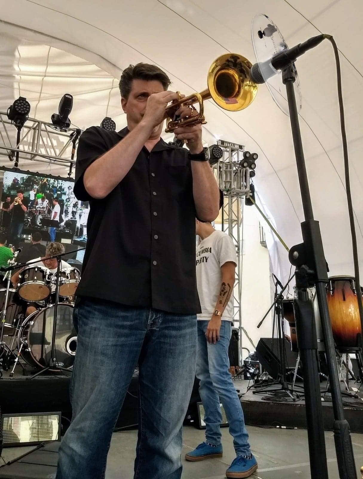 Sound Reflect - Deluxe Series Sound Shield for XLR Mics - Plexiglass - Sound Deflector for Trumpet, Trombone and Saxophone - For Home Practice, Live Performance, Studio (9" Diameter)