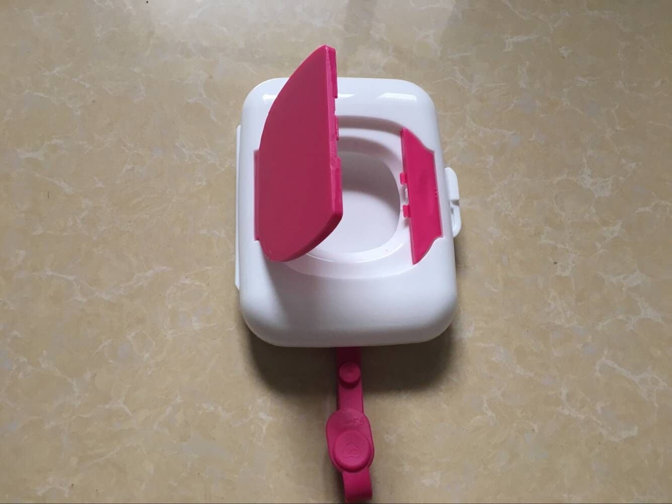 Portable Wet Tissue Box Wipes Dispenser Case Outdoor Tissue Box for Baby Travel (red)