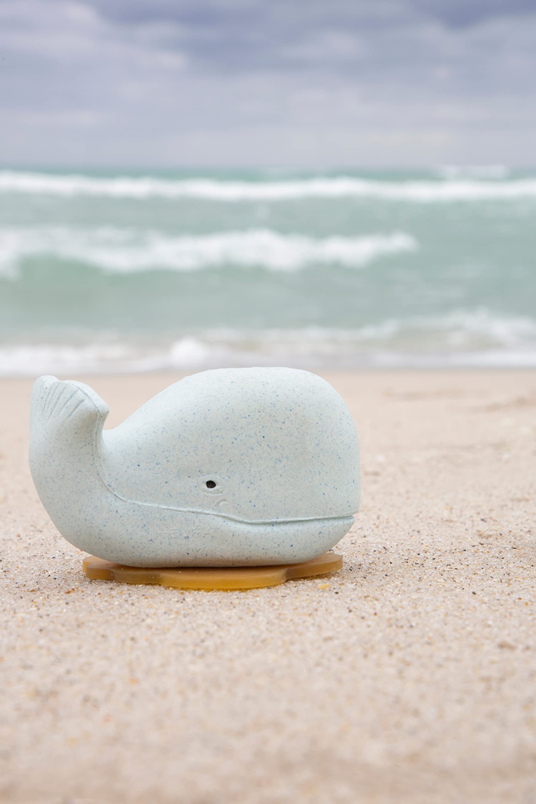 HEVEA Squeeze'n'Splash Whale Bath Toy - Bath Toy for Babies and Toddlers - 100% Natural Rubber, Plant Based, Plastic-Free, BPA-Free