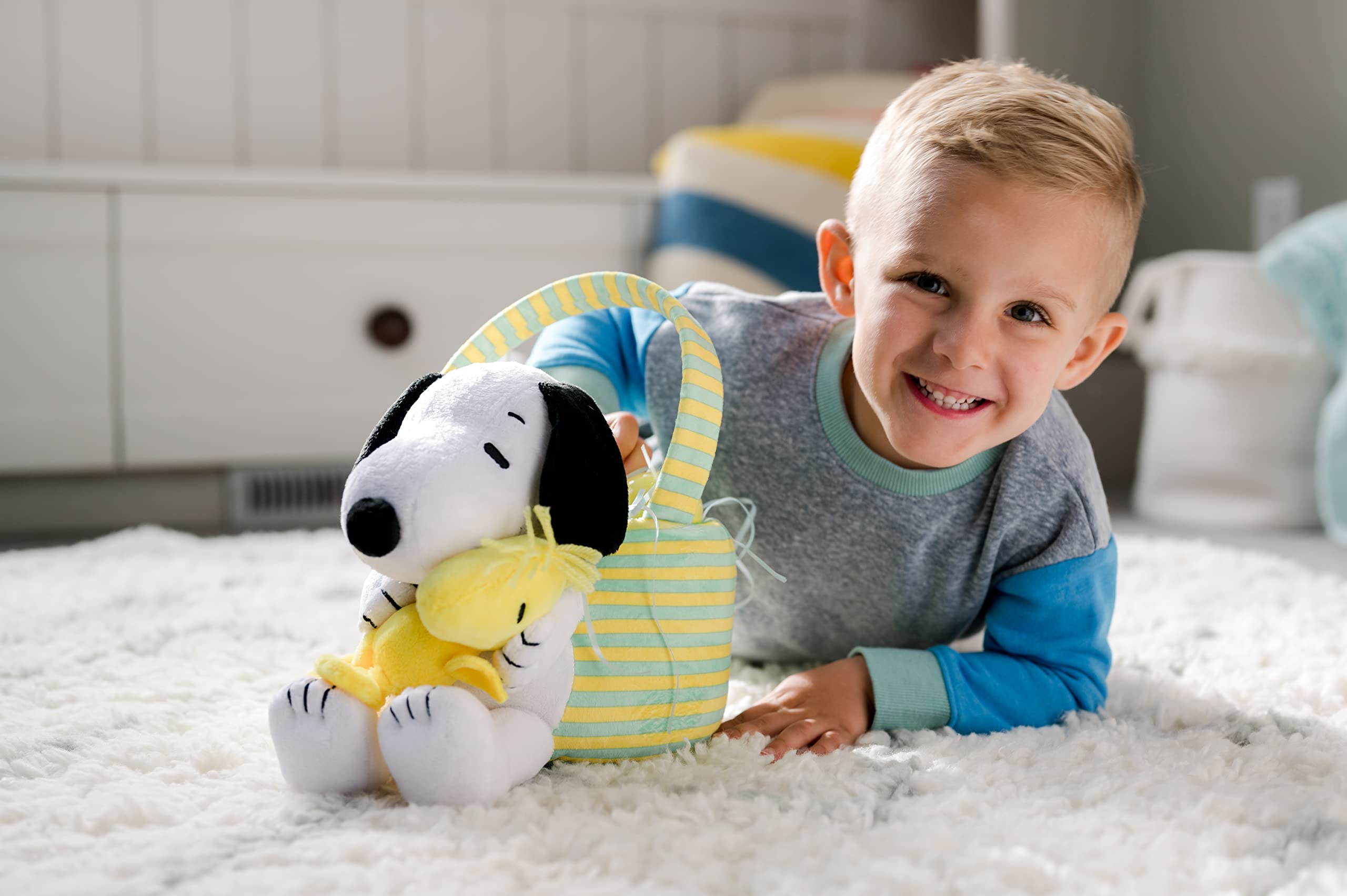 Animal AdventureĀ® | 8" Easter Basket Snoopy and Woodstock