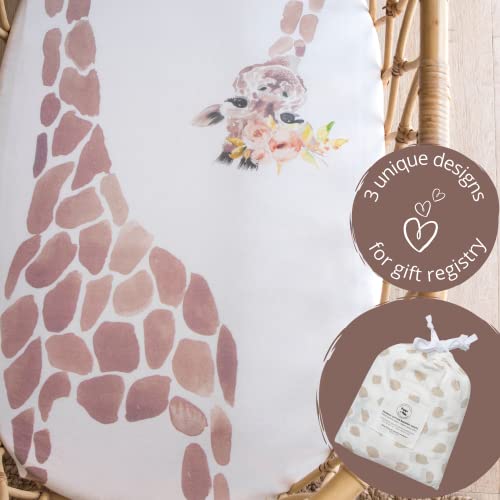 POPPI & MAX: 100% Organic Bassinet Sheets β Premium Jersey Cotton Bassinet Sheet Set | Fitted Baby Sheets for Standard Bassinet Pads | Bassinet Cover | Safari Giraffe