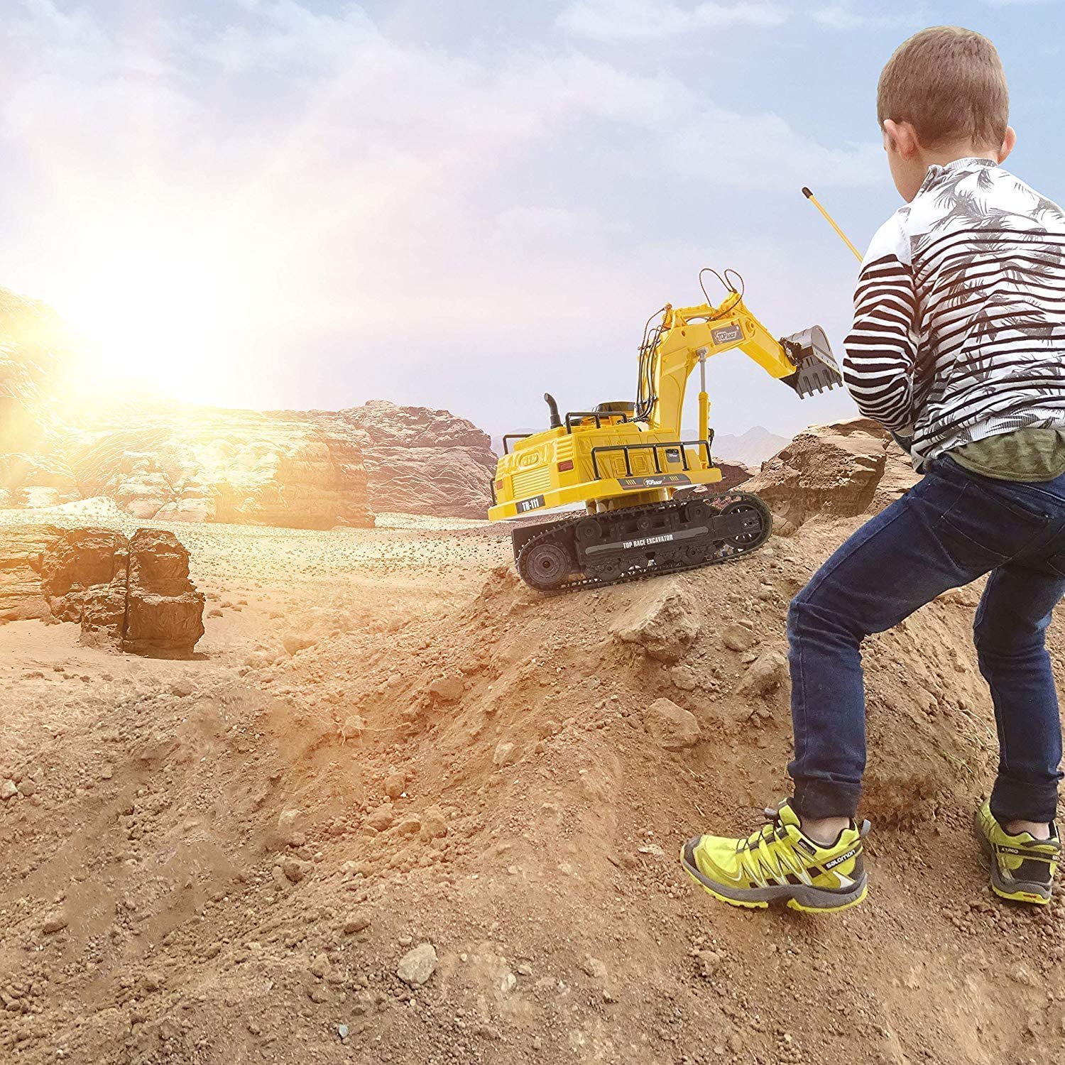 Top Race 7 Channel Full Functional RC Excavator, Battery Powered Electric Remote Control Construction Tractor with Lights and Sound (TR-111), Construction Trucks, RC Construction Vehicles, Big Truck