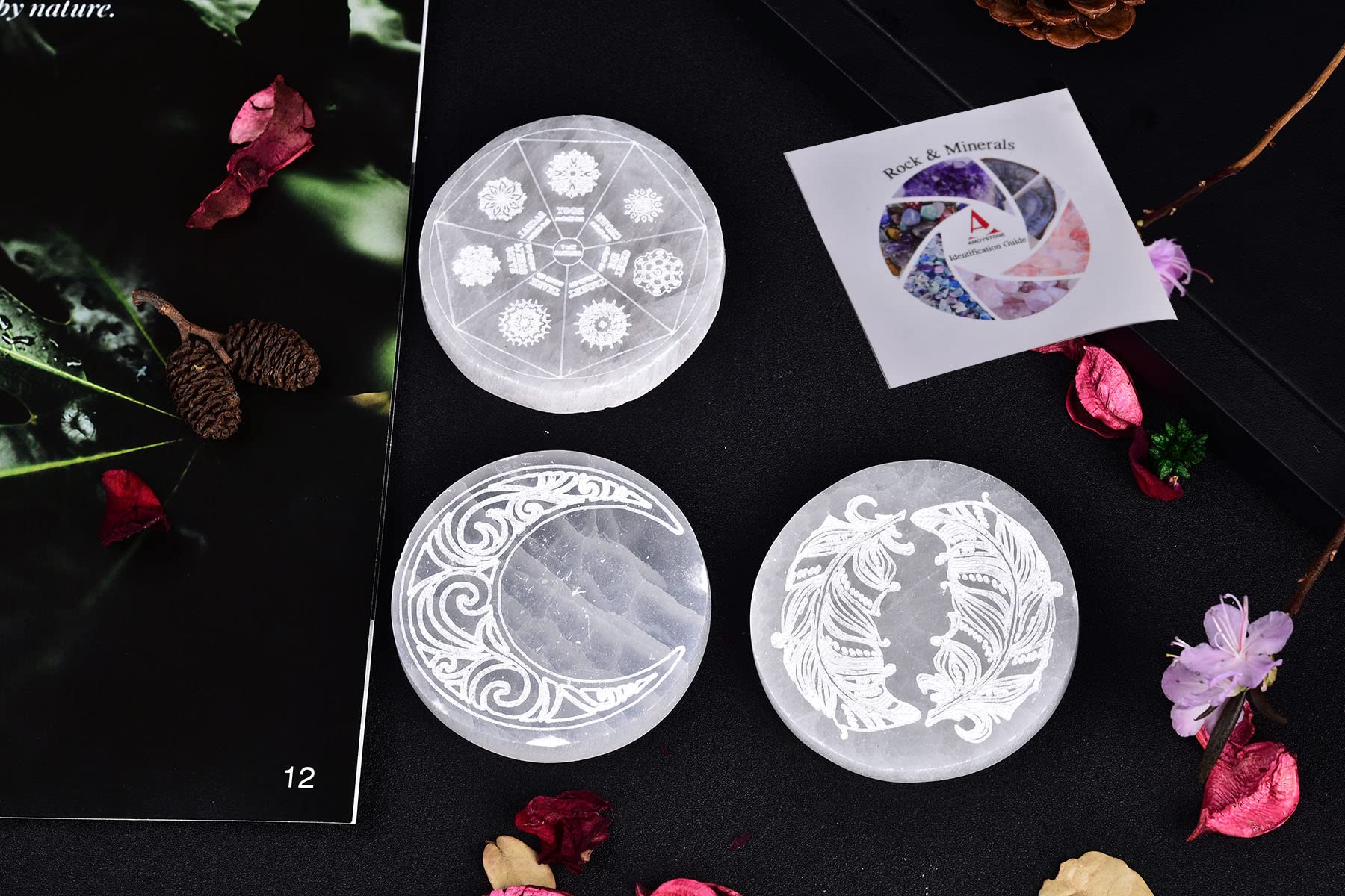 AMOYSTONE 3Pcs Round White Selenite Slice Charging Station Polished Flat Crystal Plate/Tray, Engraving Pattern