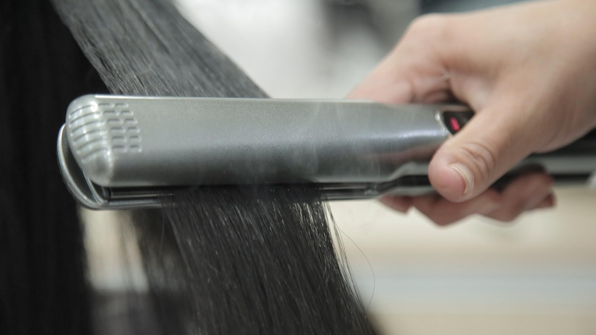 Professional 480 F Hair Straightener Iron with Titanium Plates by Lizze Extreme