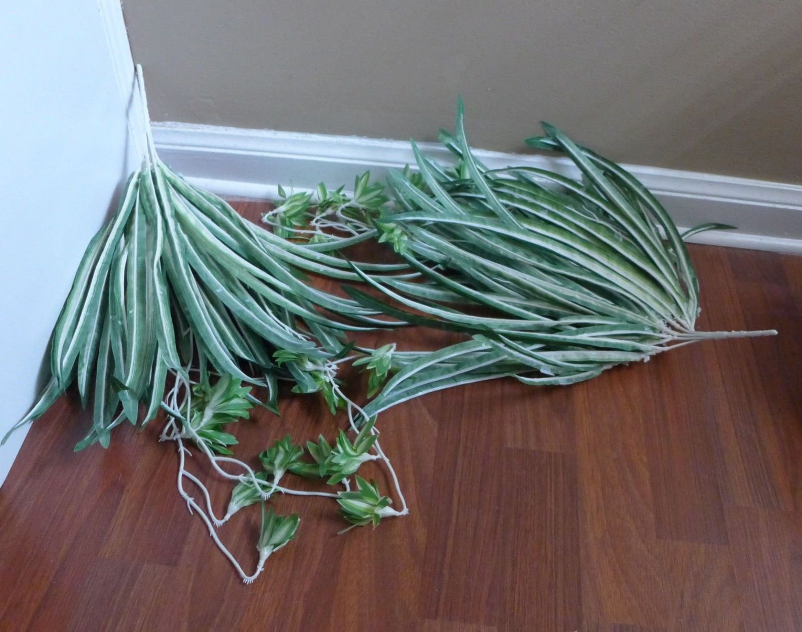 CHSGJY 2 Chlorophytum Grass Vine Artificial Flower Bush Spider Hanging Home Garden Decor