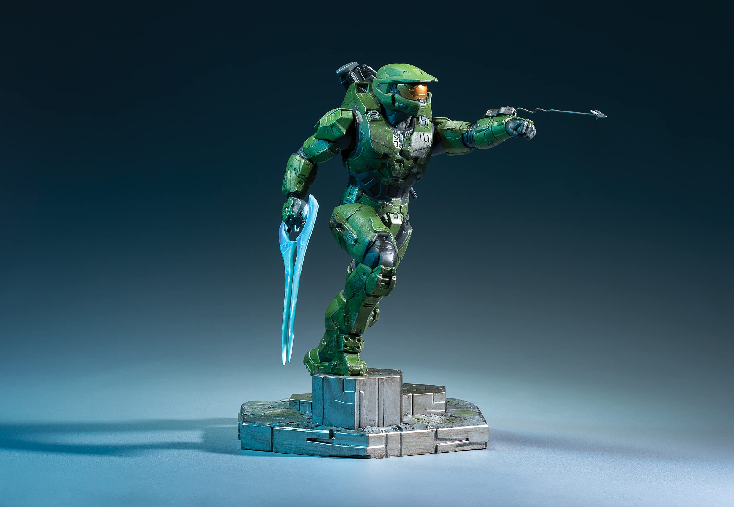 Dark Horse Halo Infinite: Master Chief with Grappleshot Statue, 10 inches