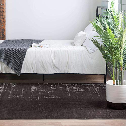 Rugs.com Valencia Collection Area Rug – 4' x 6' Charcoal Low Rug Perfect for Entryways, Kitchens, Breakfast Nooks, Accent Pieces