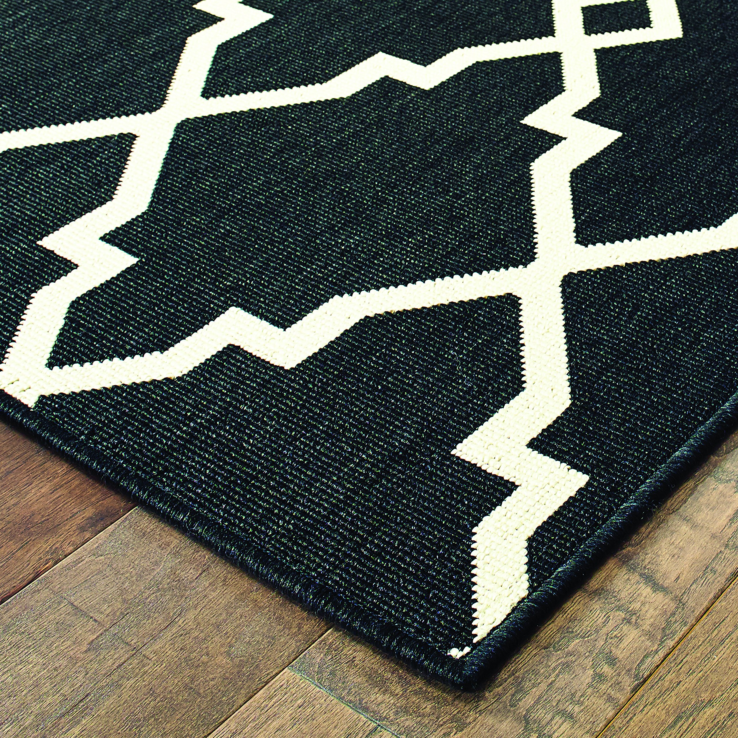Christopher Knight Home Maitland Lattice Indoor/Outdoor Area Rug, 2ft 3in X 7ft 6in, Black,Ivory
