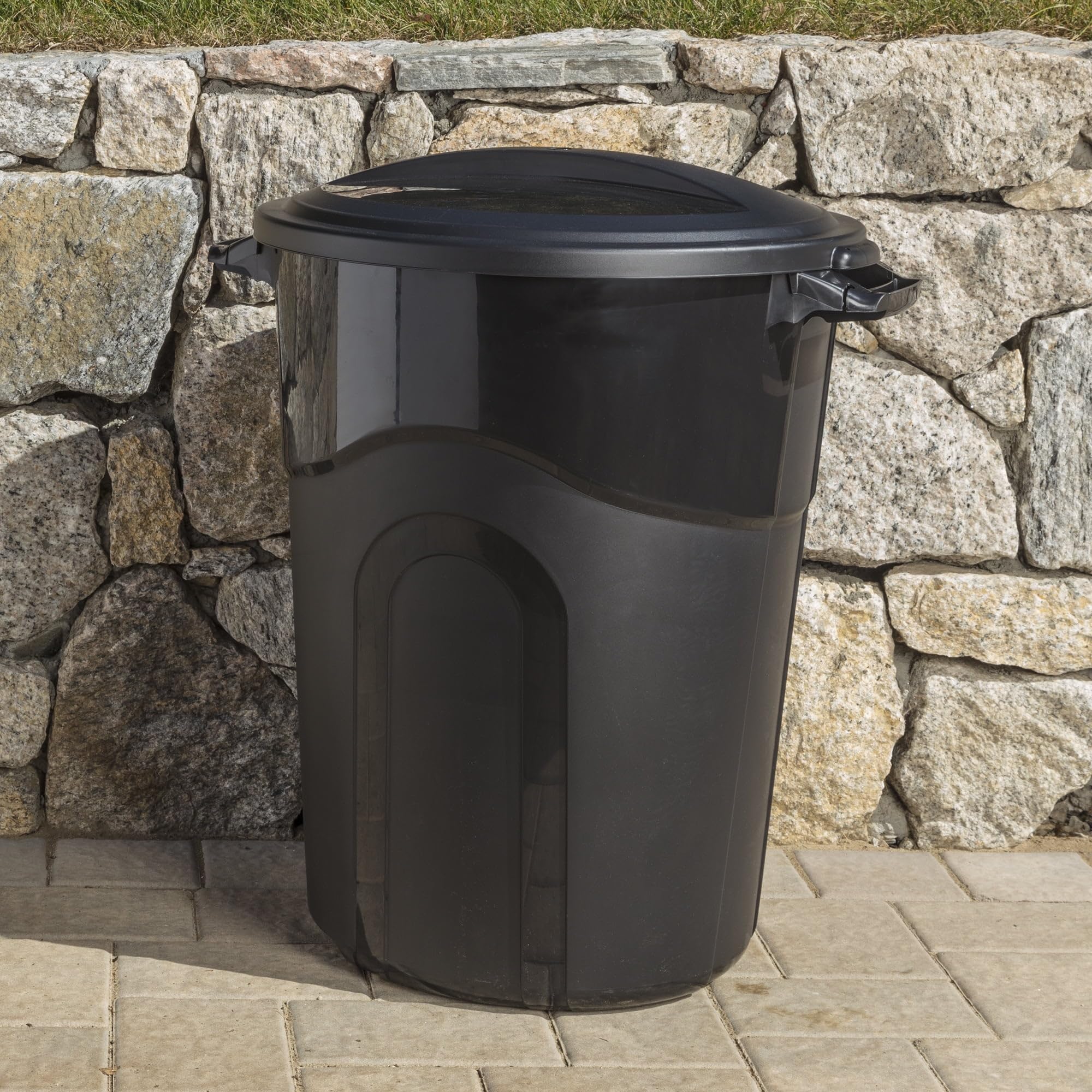 BCWYO 32 Gallon Heavy Duty Plastic Garbage Can, Included Lid, Indoor/Outdoor, Black