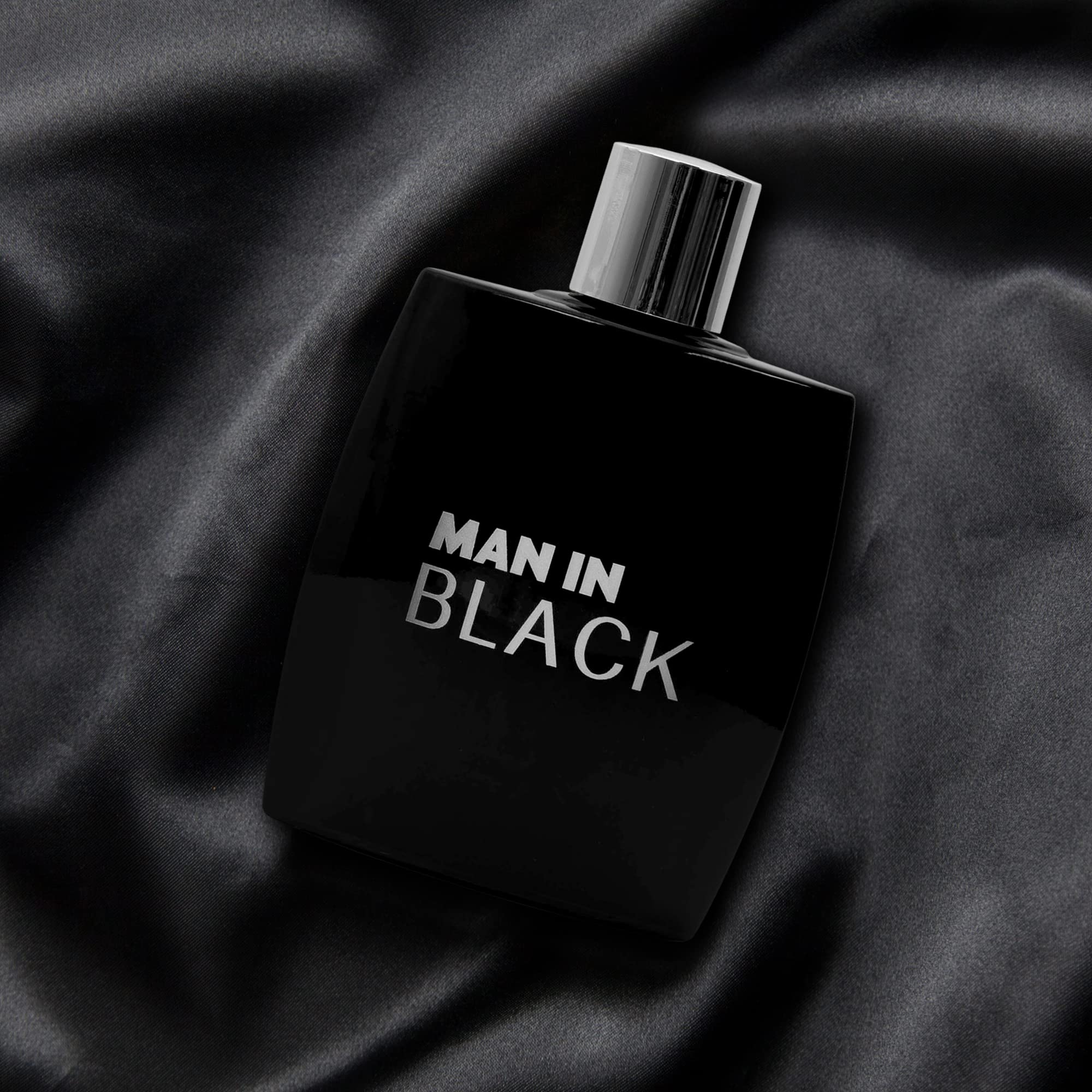 NovoGlow Man in Black for Men - Luxurious Aroma in Each 3.4 fl Oz Black Glass Bottle - Top Notes of Bergamot and Pineapple Formulated with Essential Oils - Fantastic Gift Choice - Grey Suede Pouch