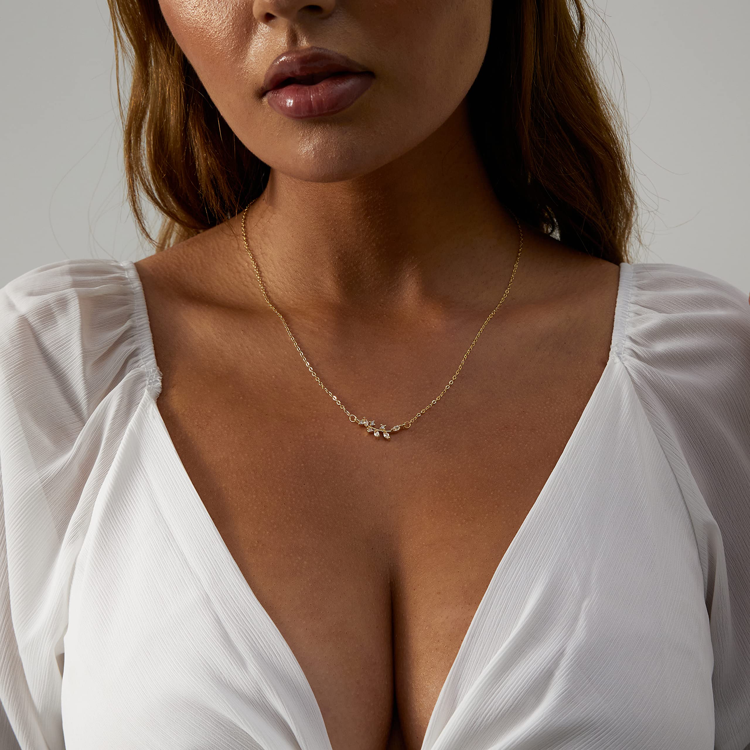 ASCOMY Dainty CZ Olive Leaf Pendant Necklace 14k Gold Plated Delicate Cute Cubic Zirconia Olive Branch Leaf Pendant Simple Jewelry Link Chain Nacklace for Women Personalized