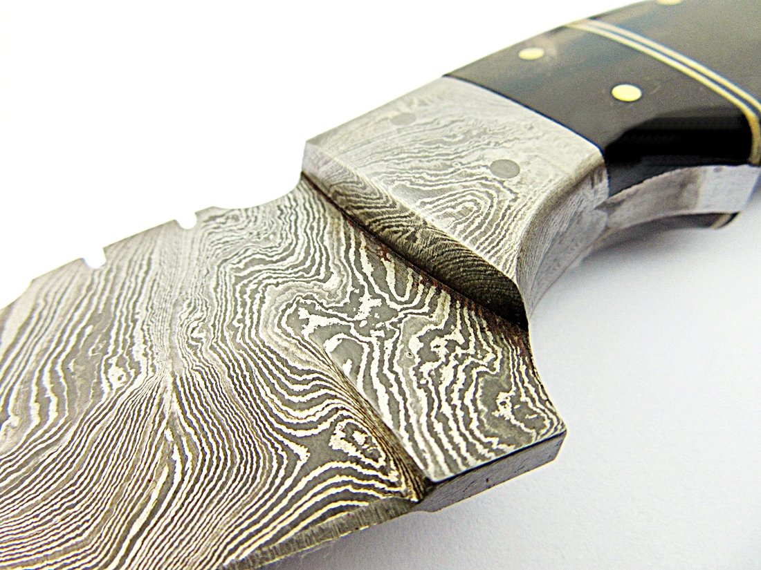 AishaTech Acey Hunting Knife Damascus Steel Blade Finger Grip Horn Handle