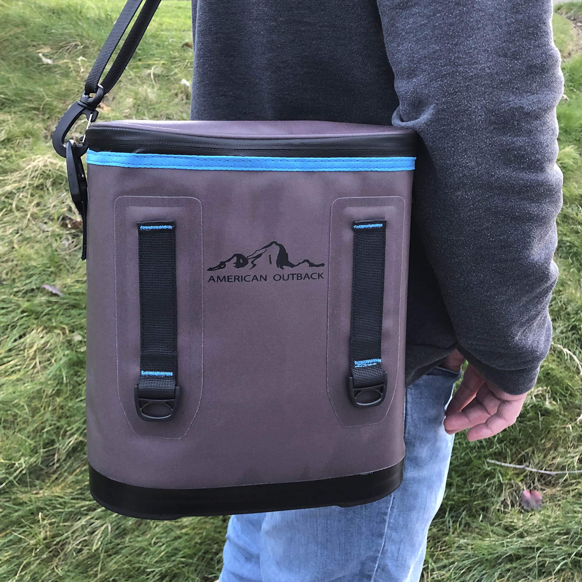 American Outback 12 Can (7L) Buddy Cooler with Welded Seams, 11" x 10" x 7.5"