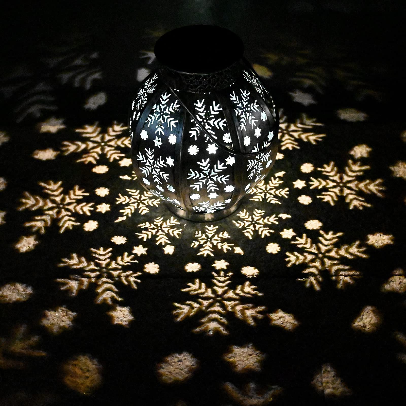 Solar Lanterns Outdoor Waterproof, Hanging Solar Lantern Lights for Garden Patio Yard Table Decorative Retro Snowflake Solar Powered Lanterns with Handles