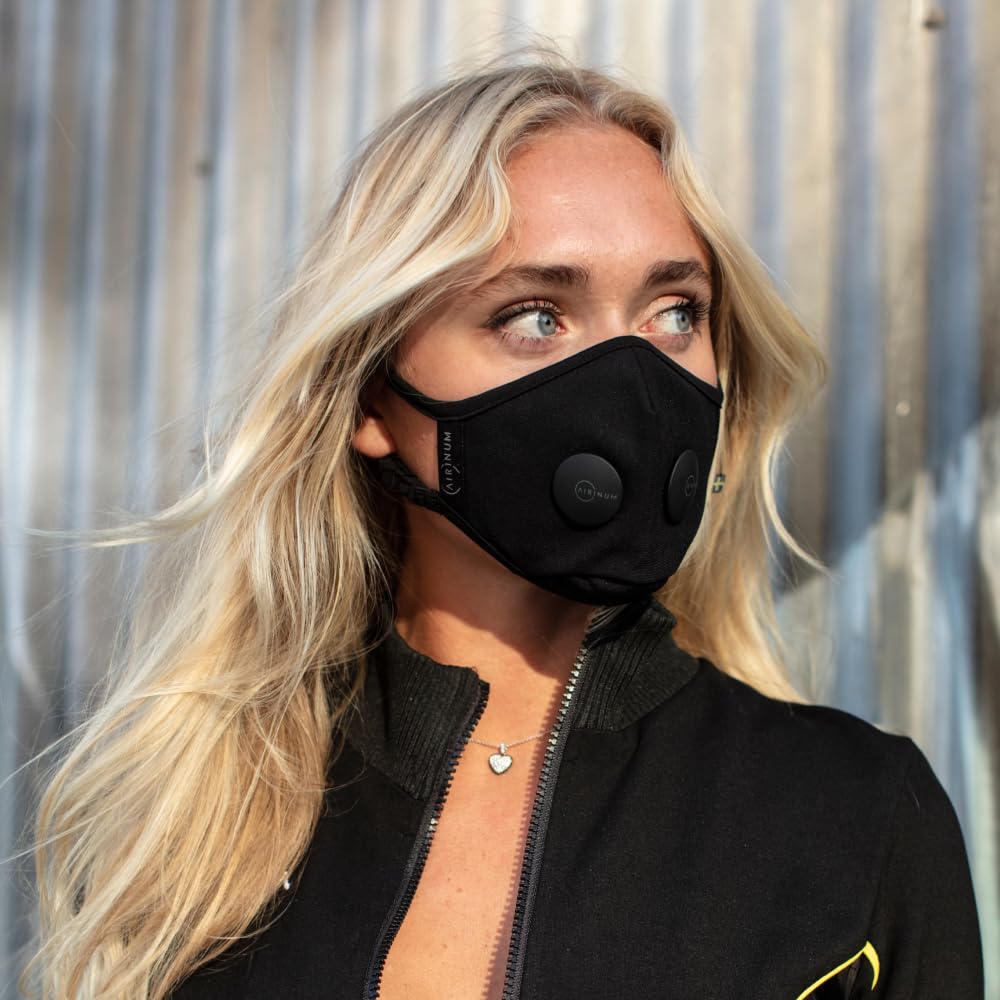 Airinum Urban Air Mask 2.0 | Adjustable Reusable Face Mask | KN95 Certified | Onyx Black | Medium