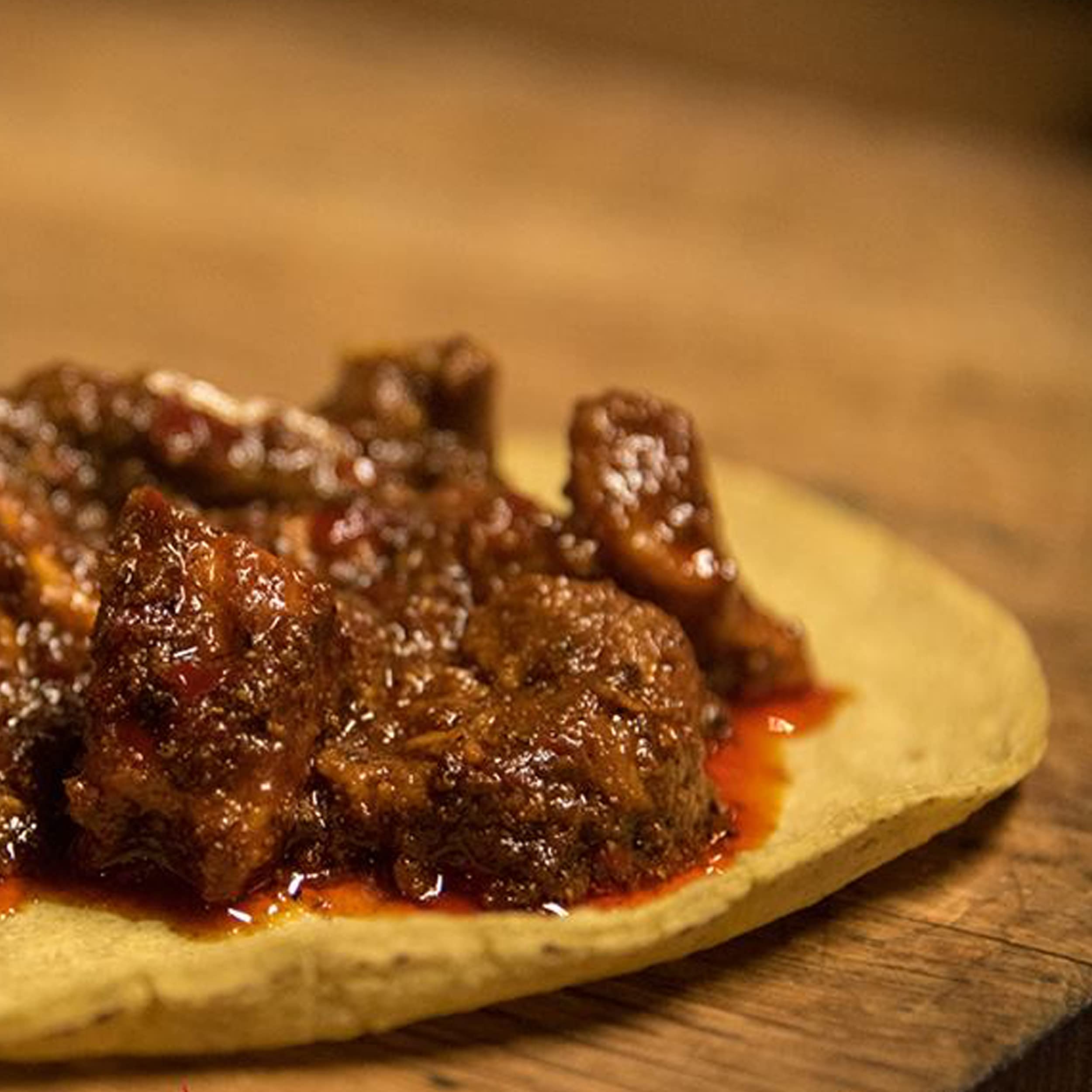 El Gallo Giro Asado de Puerco (7.8 oz) - Seasoned Pork Chunks with Chili Sauce - Heat and Serve - No Preservatives - Keto Friendly