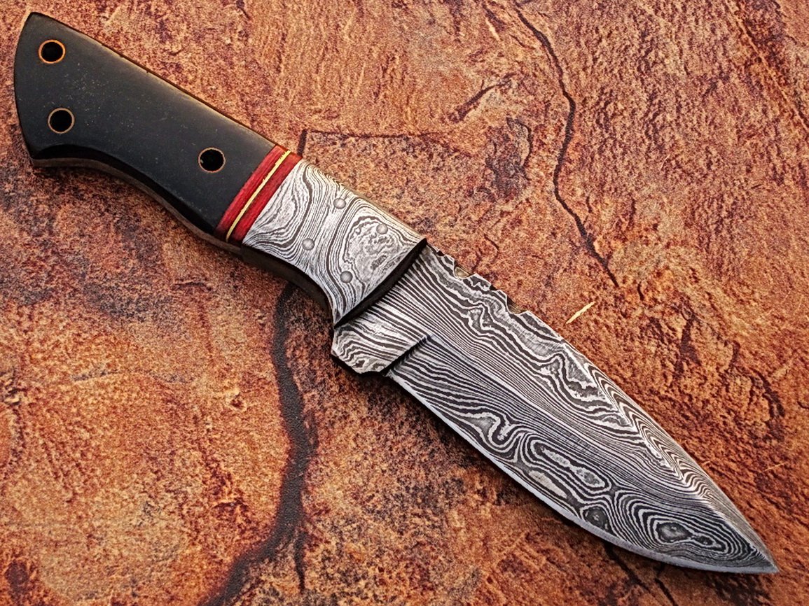 AishaTech Walking Shield Hunting Fixed Blade Damascus Steel Knife Horn Handle