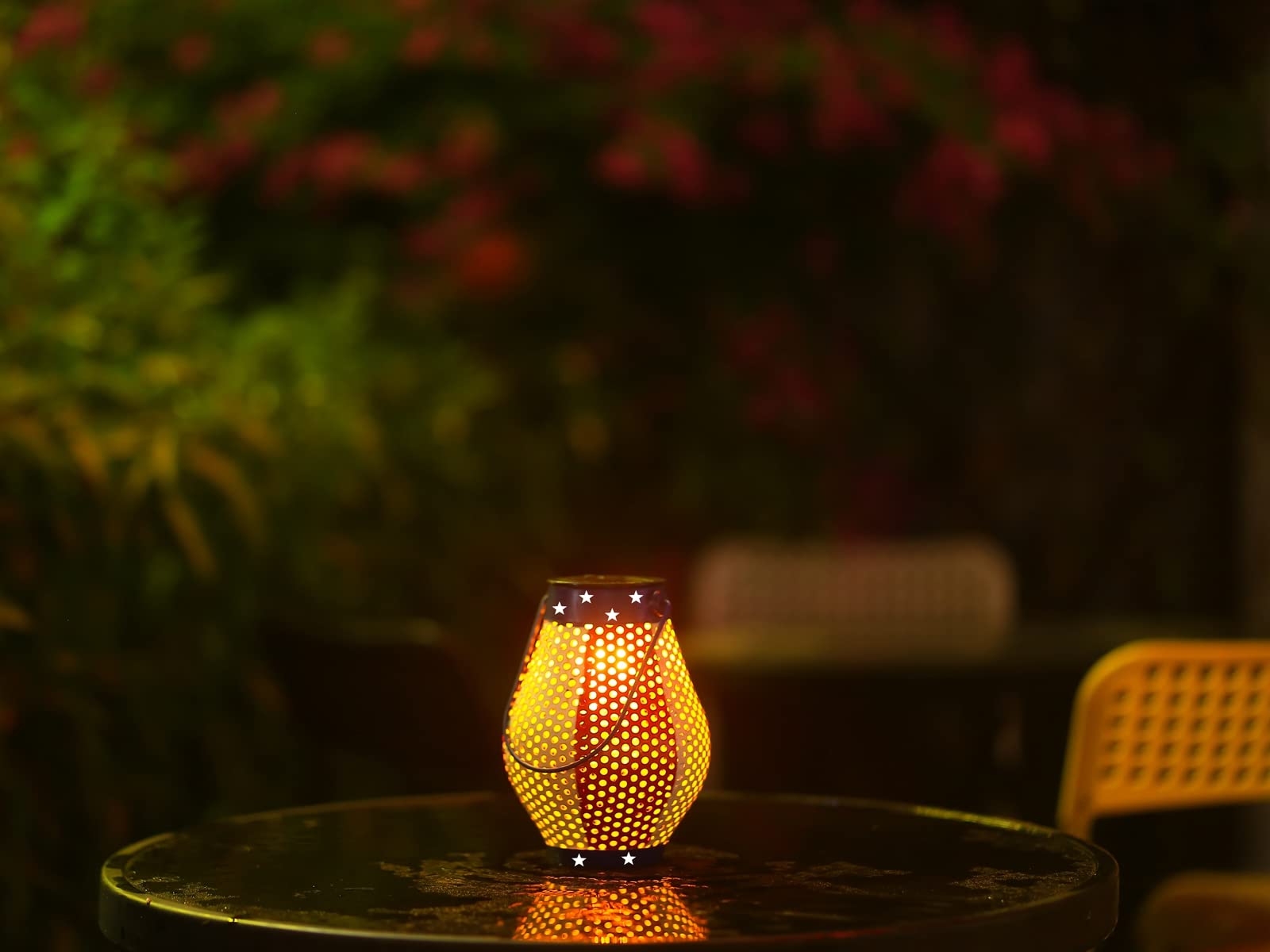 YQLEPIN Outdoor Solar Landscape Lighting Made of Metal - Waterproof Hanging Vintage Rustic Lantern(Red and Blue)