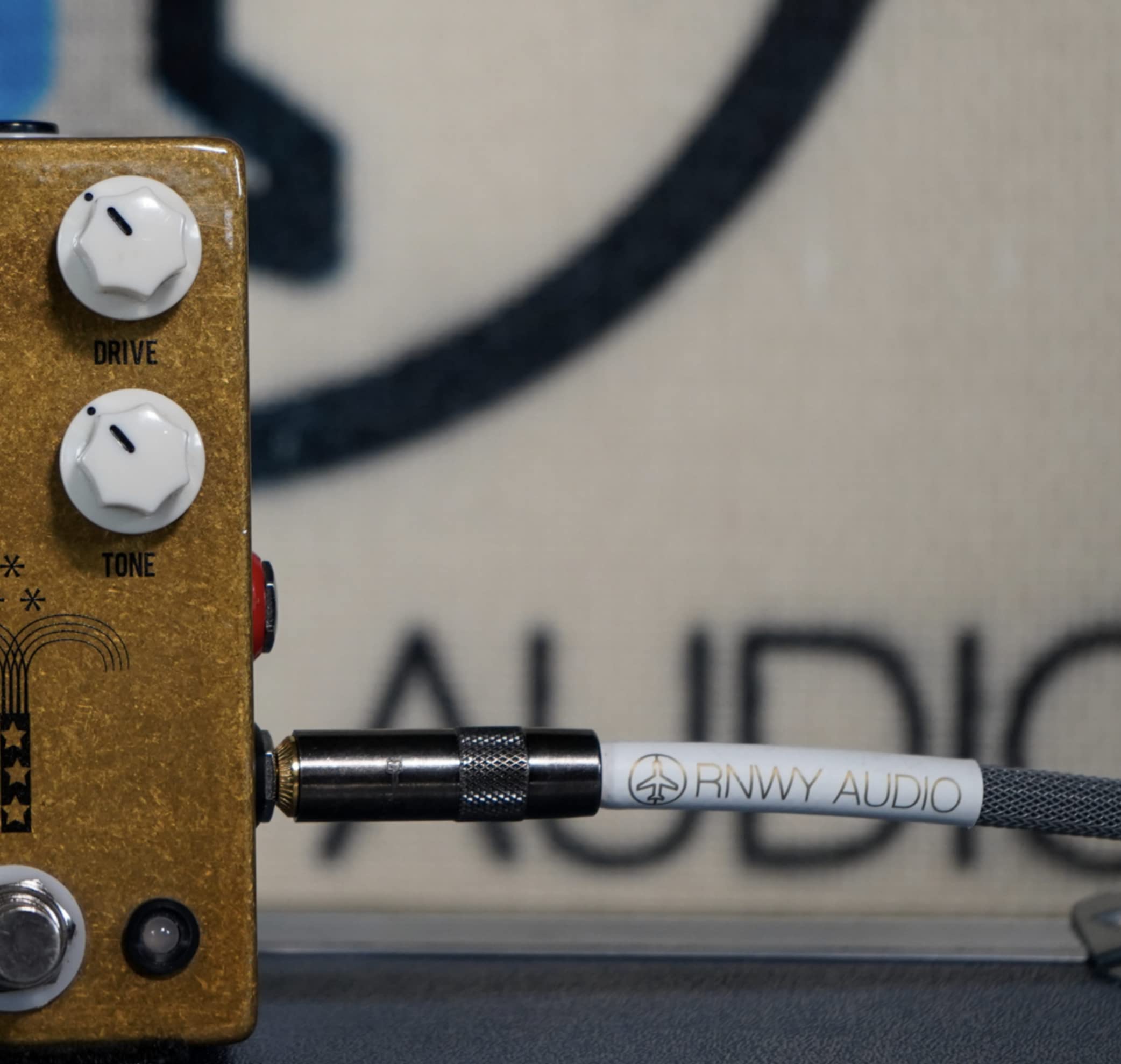 Runway Audio Instrument Cable - Lowest Capacitance Cable on The Market (10ft, Straight to Straight, Aqua-Blue)