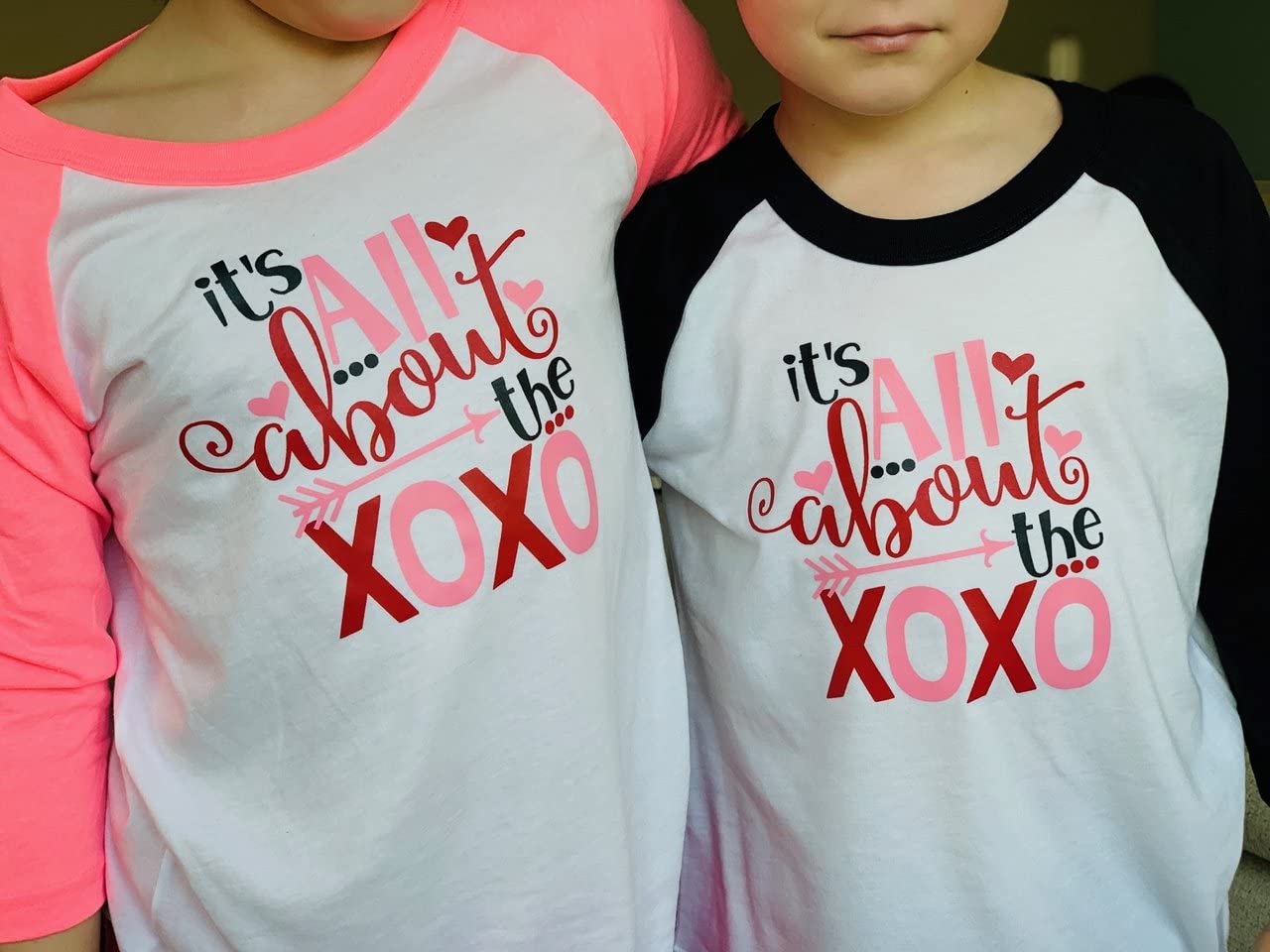 Bump and Beyond Designs Valentine's It's All About The XOXO Valentine's Day Shirt (Red 6-8)