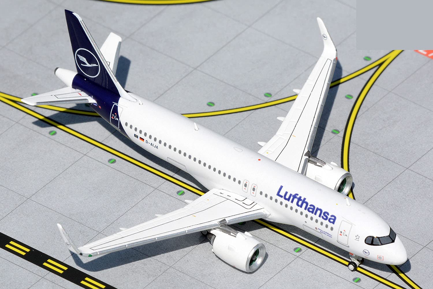 GeminiJets GJDLH1968 Lufthansa Airbus A320neo D-Aija; Scale 1:400