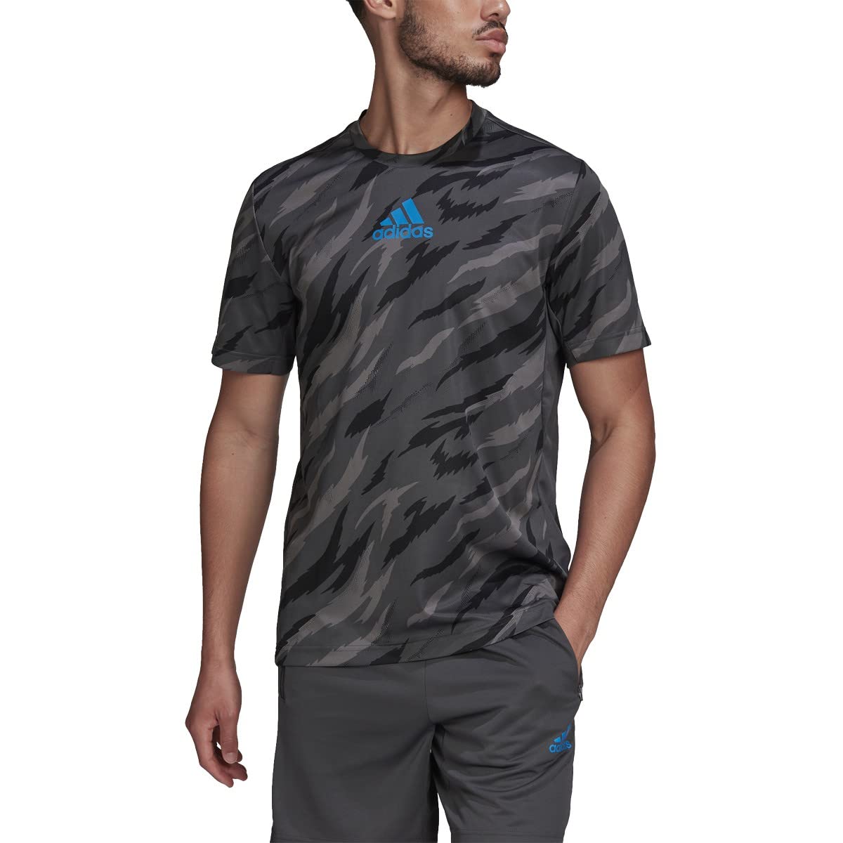 adidas Men's Feelstrg Camo Tee, Grey Six/Blue Rush, Medium
