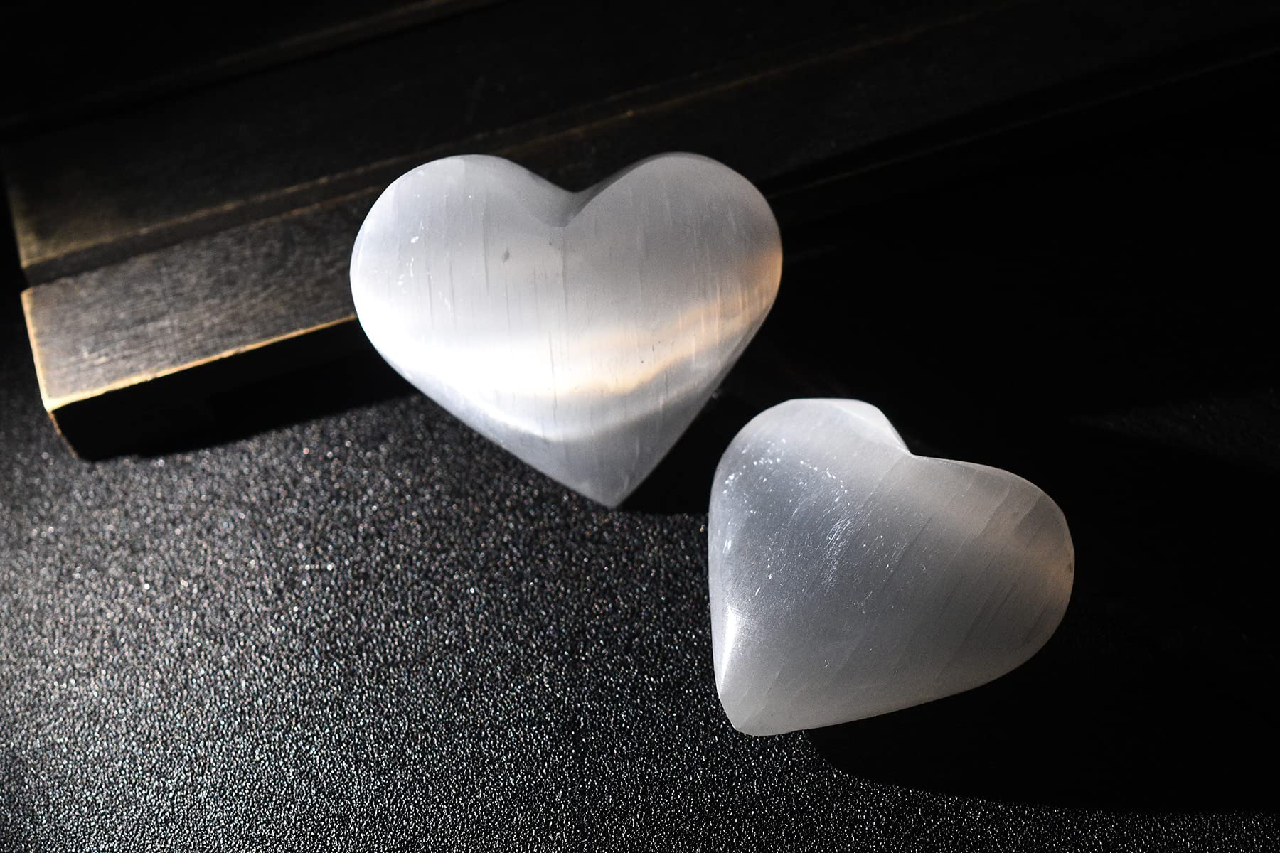 AMOYSTONE 20Pcs Selenite Crystal Heart Worry Stone 1.4-1.6" - Puffy Palm Pocket Heart Stone for Cleansing, Protection and Home Decoration Gift