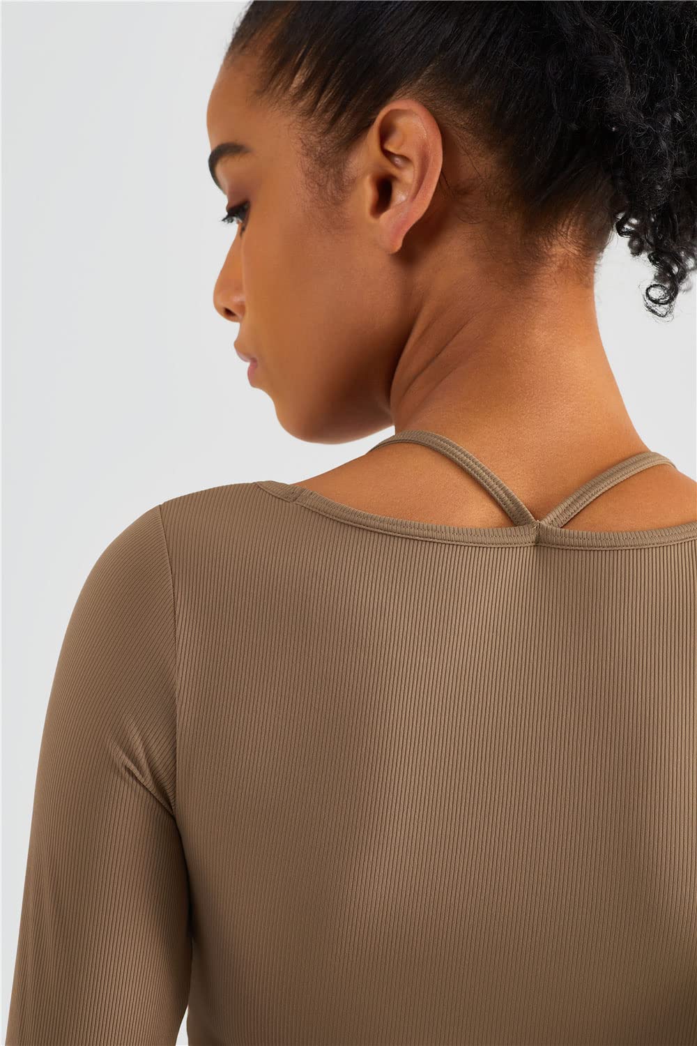 altiland Long Sleeve Workout Shirts for Women with Built in Bra, Fitted Athletic Running Crop Top Ribbed Tee Shirts(Deep Khaki,M)