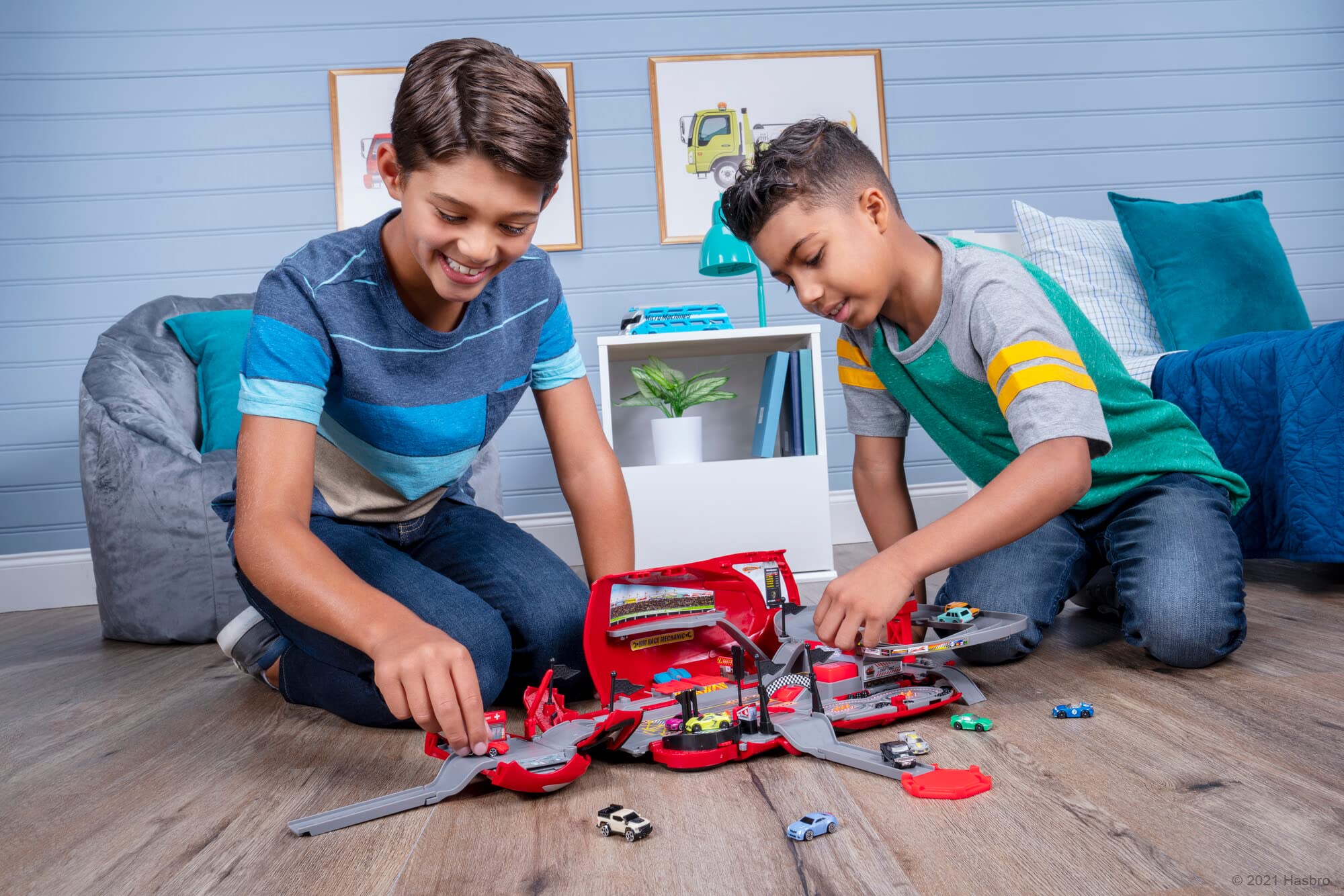 Micro Machines Corvette Raceway Transforming Corvette into Raceway Playset - Toy Cars for Kids and Collectors - Collect Them All - Amazon Exclusive