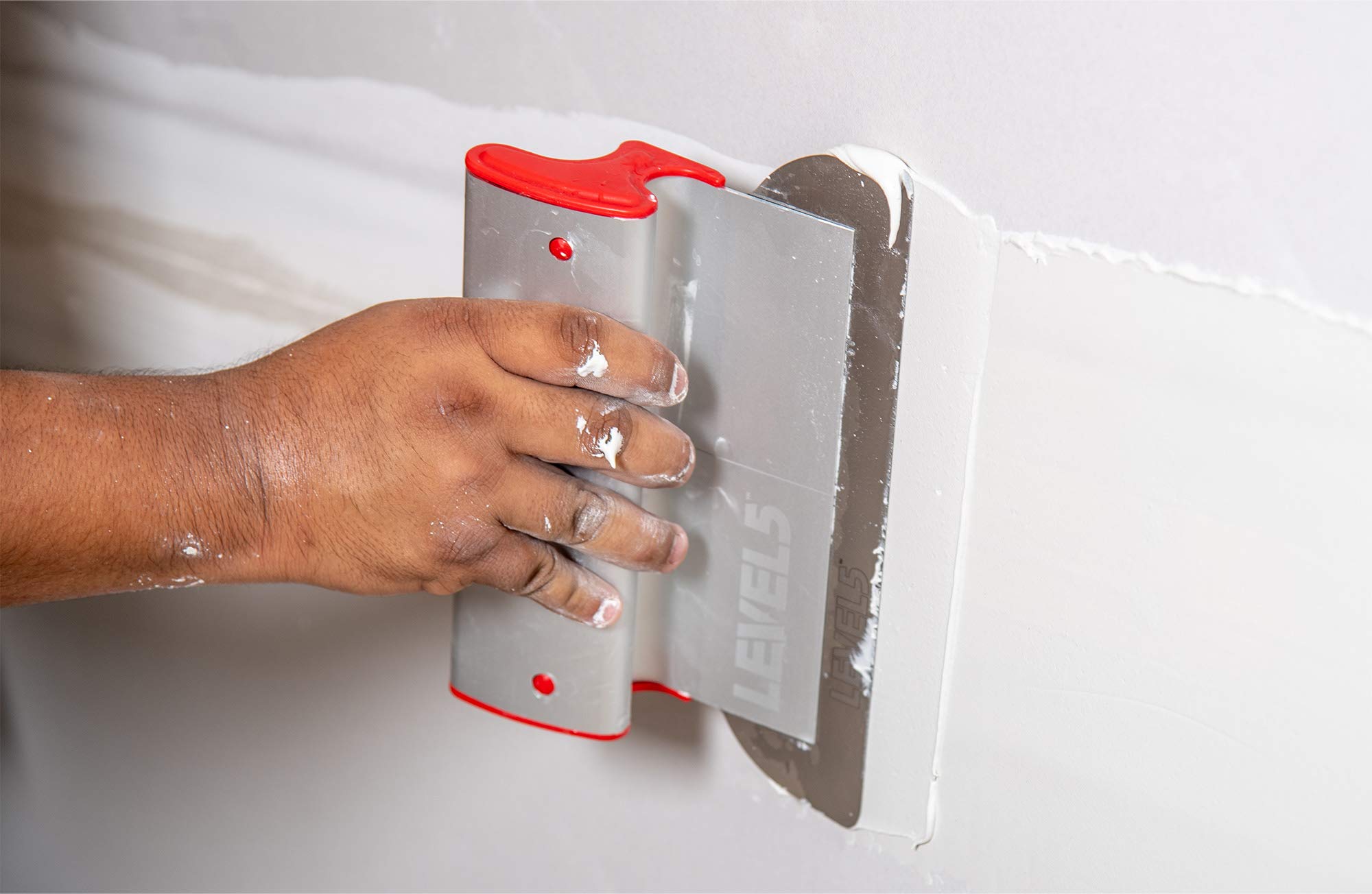 LEVEL5 Skimming Blade Set with Case | 10, 16, 24, 32 Inch Skimming Blades, 37-63 Inch Extendable Handle, Compound Roller & Transport Case | for Smoothing Walls and Ceilings | 5-550