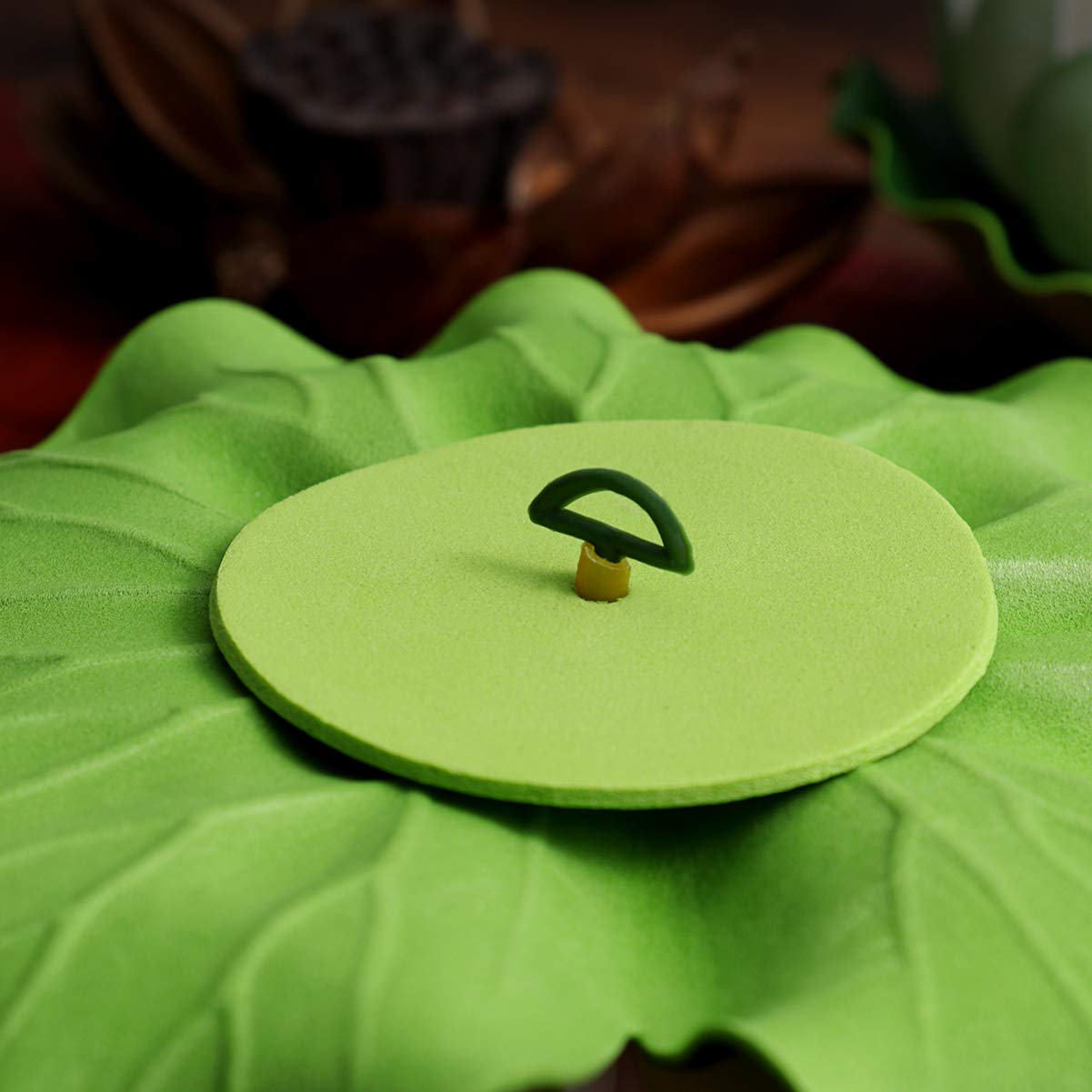 FAVOMOTO Artificial Water Lilies Floating Lotus Flowers with Water Lily Pad for Aquarium Pool Garden Koi Fish Pond, Artificial Flowers Home Patio Wedding Decoration 6pcs