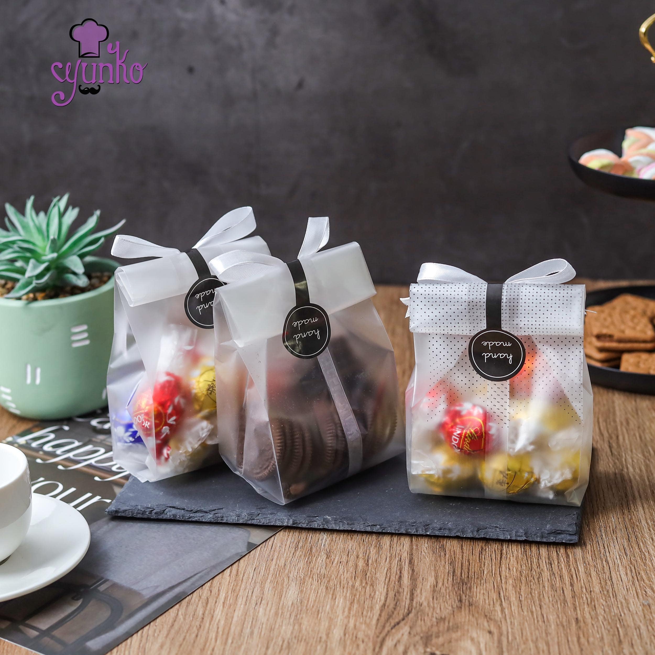 YunKo Cookie Bags for Gift Giving Cellophane Clear Treat Bags for Favors Mini Loaf, Bundt Cake, Hot Cocoa Bomb Packaging With Stickers(100PACK, Translucent)